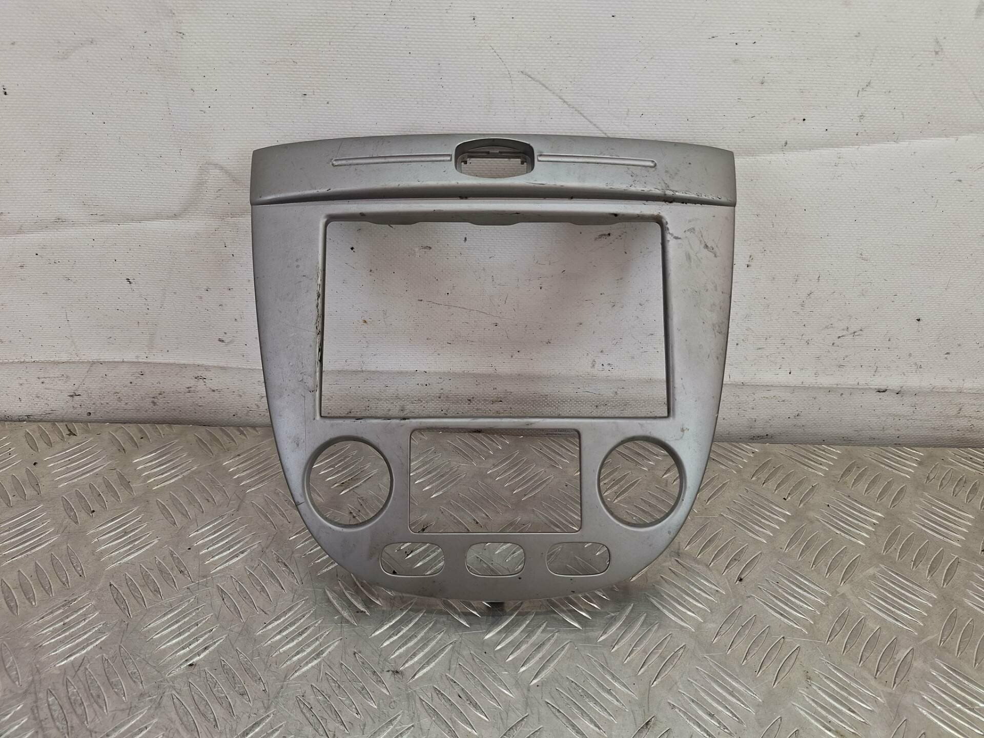 Рамка магнитолы Chevrolet Nubira 2007 96555036