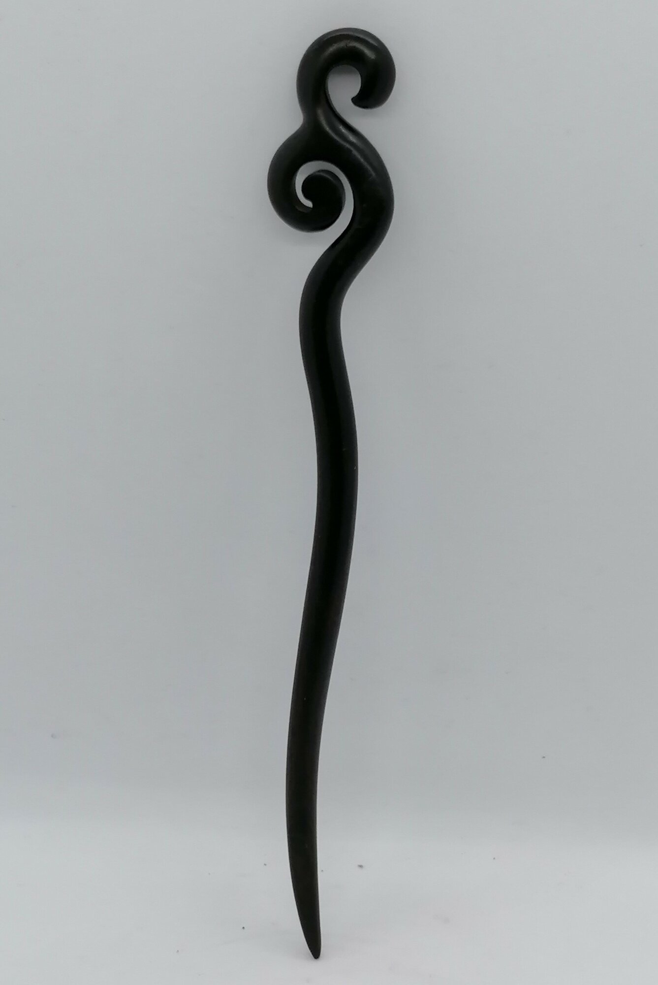 Шпилька сандаловая, черный сандал (два завитка)