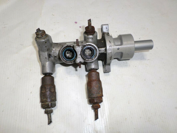 Цилиндр тормозной Главный 310048 98AB2B195AG YS4Z2004BA Форд Фокус 1 USA S-33