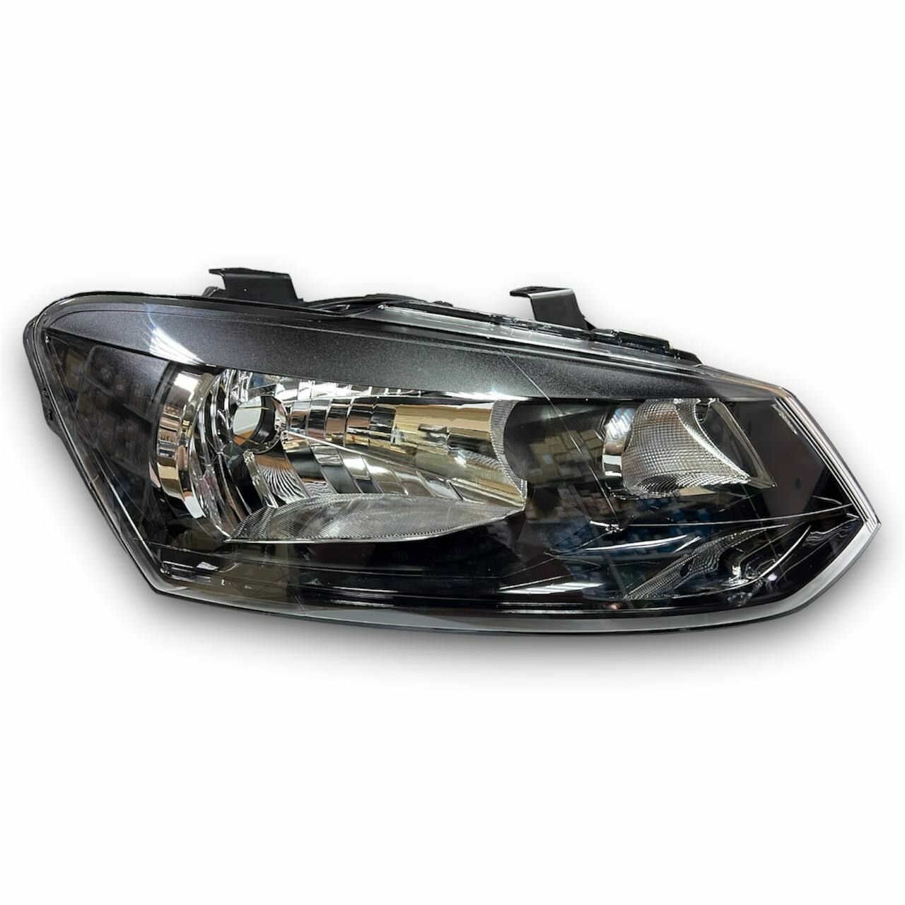 Фара передняя правая c электрокорректором Volkswagen Polo c 2010-2020 4D ( Фолксваген Поло )