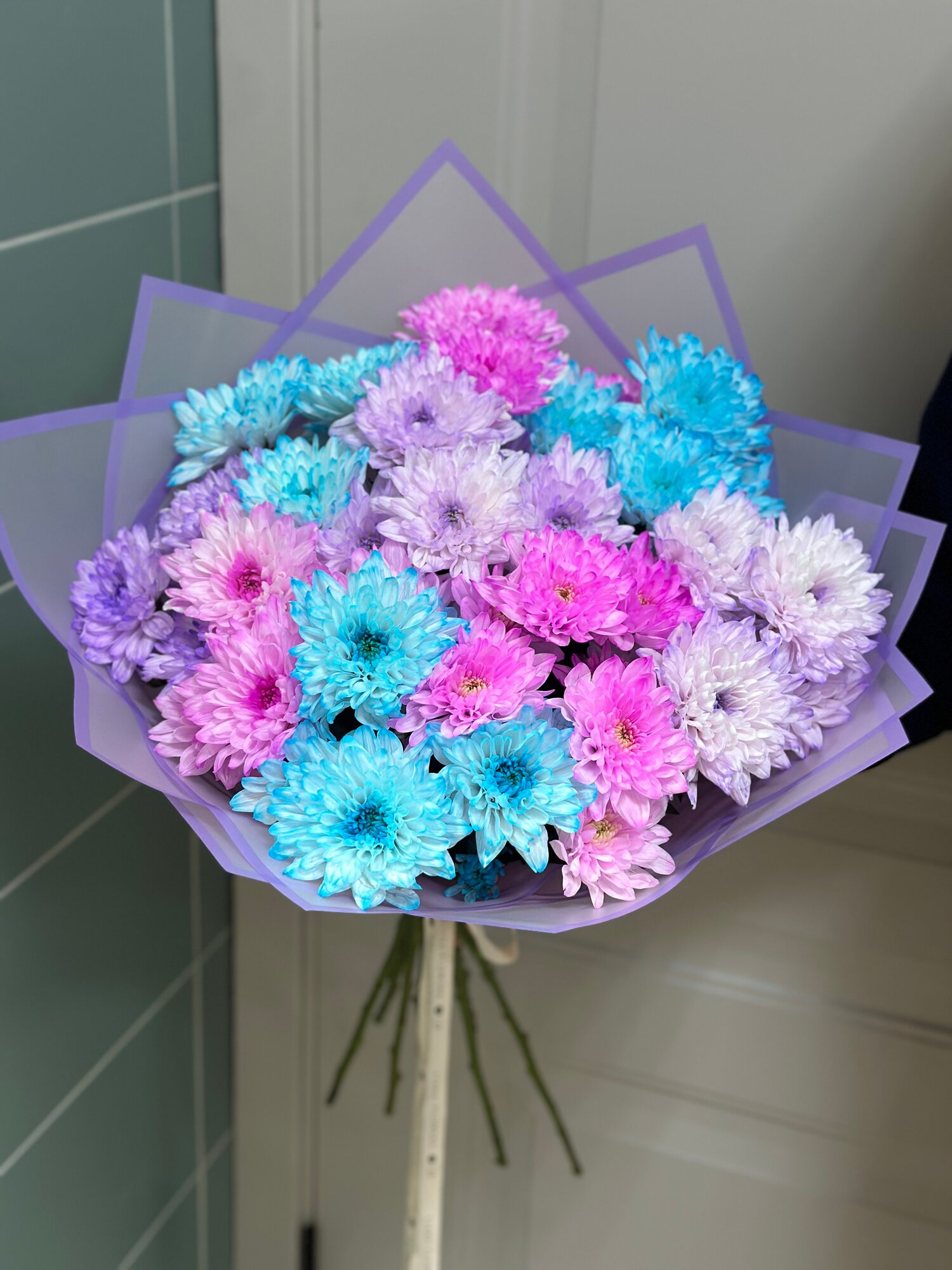 Монобукет Liana Flowers, хризантемы и кустовые цветы, разноцветный