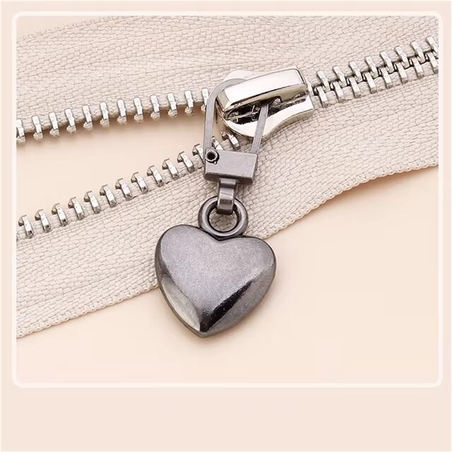 Пуллер для молнии (застежка, держатель, язычок для бегунка молнии) съемный, металл, Сердце, темно-серый металлик, 2 шт.