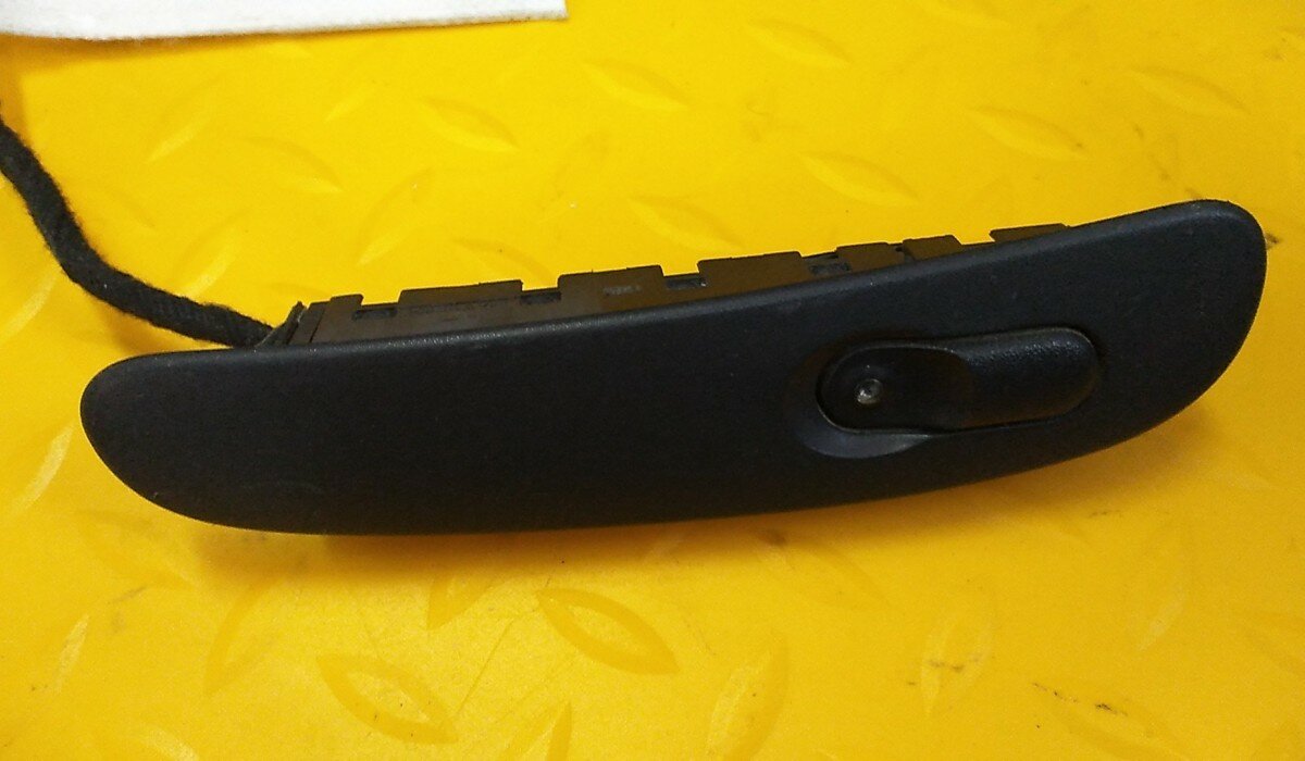 Кнопка стеклоподъемника Vectra B Opel 90433374