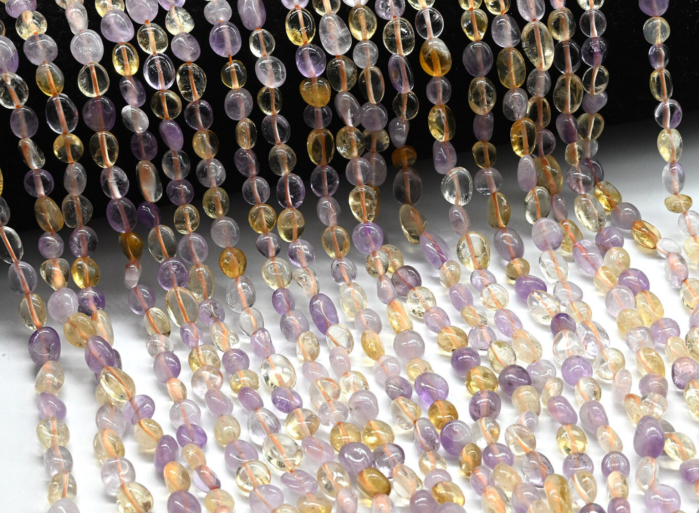 Бусины из самоцветов галтовка 5*8мм, 39см, 55 бусин .