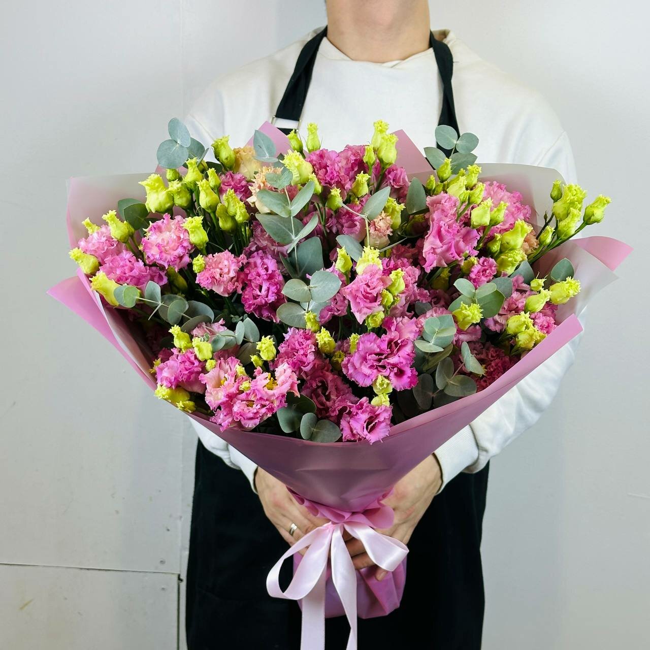 Букет Rybe-Fowers, из эустом махровых, высота 60 см, 19 цветков