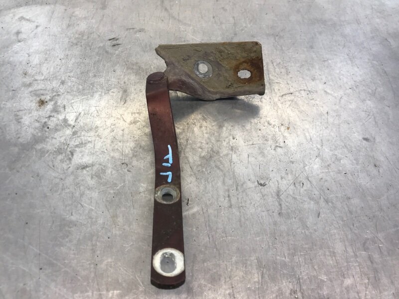 Петля капота левая Volkswagen Golf MK3 ABS 1H0823301A