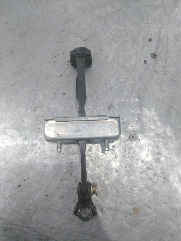 Ограничитель двери задний правый Toyota Crown 6863030190