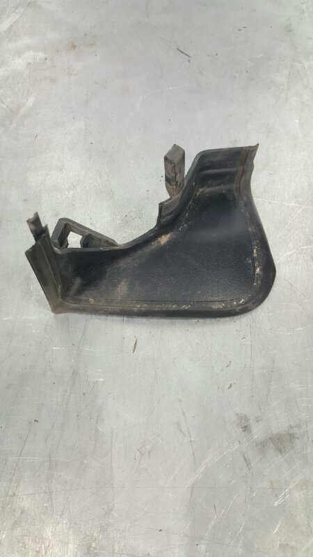 Водосток Audi A3 8P1 BSF 2005 задн. лев. (б/у) 8p3827685