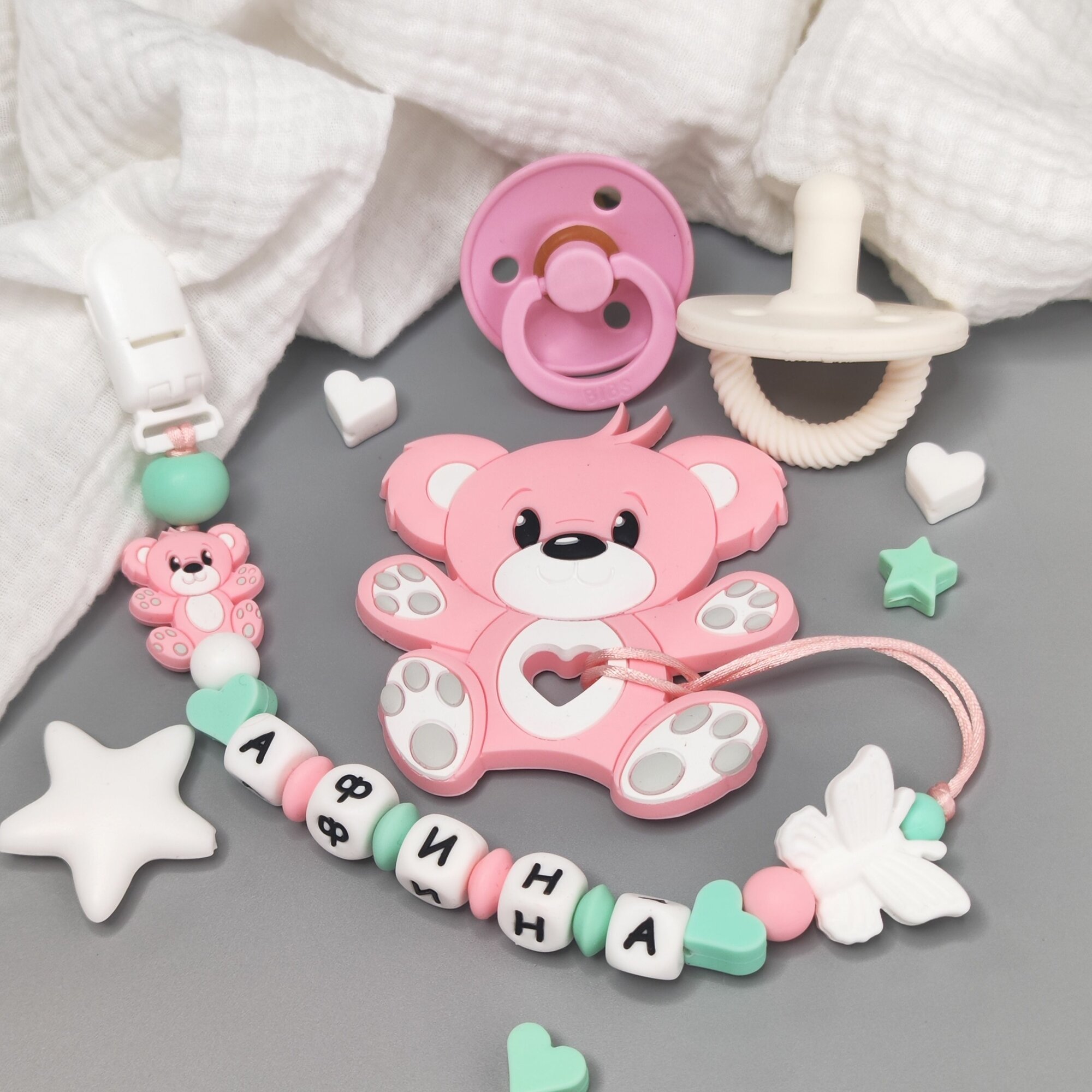 Именной силиконовый держатель для пустышки с грызунком - Афина , для новорожденных