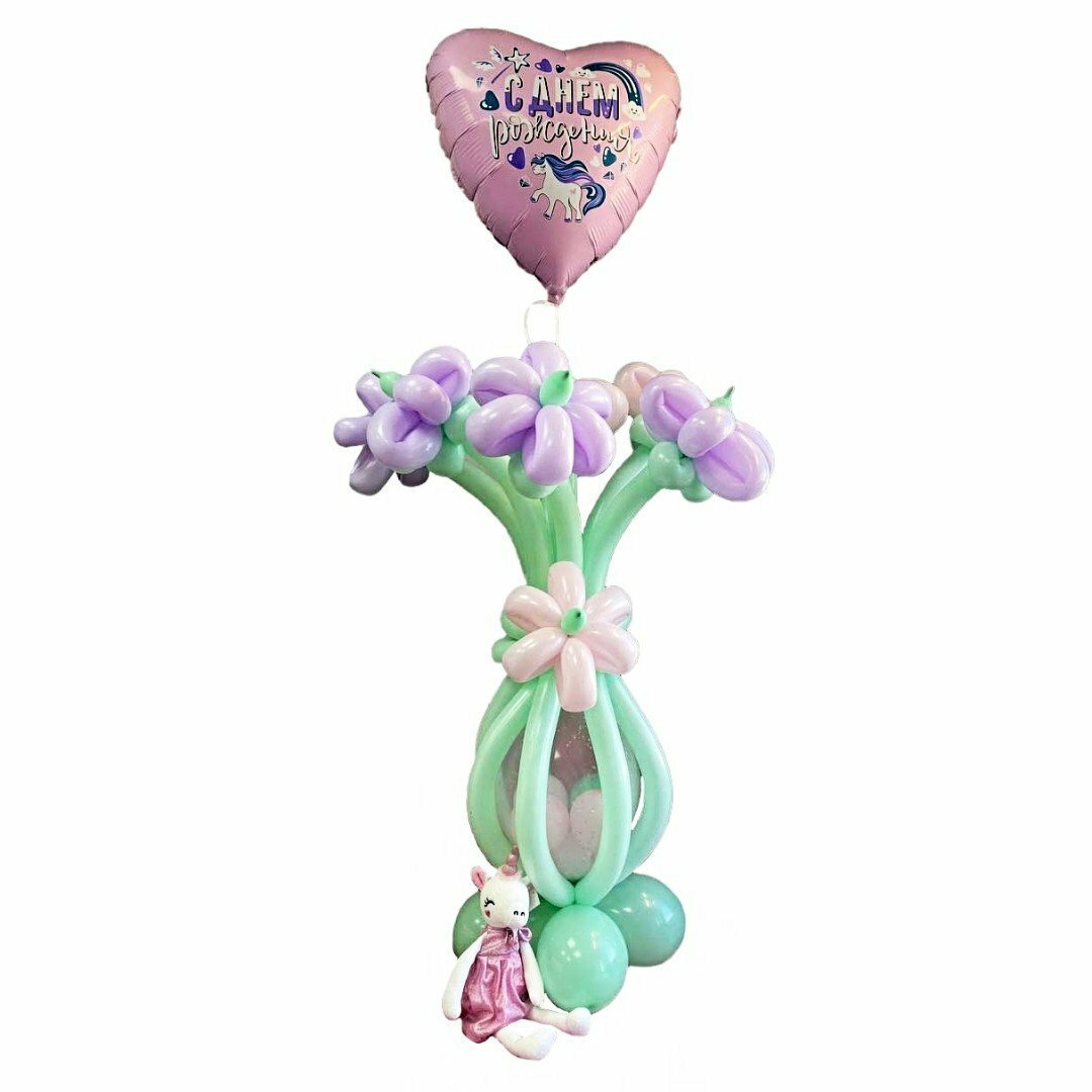 Букет из ромашек на стойке с фольгированным шаром