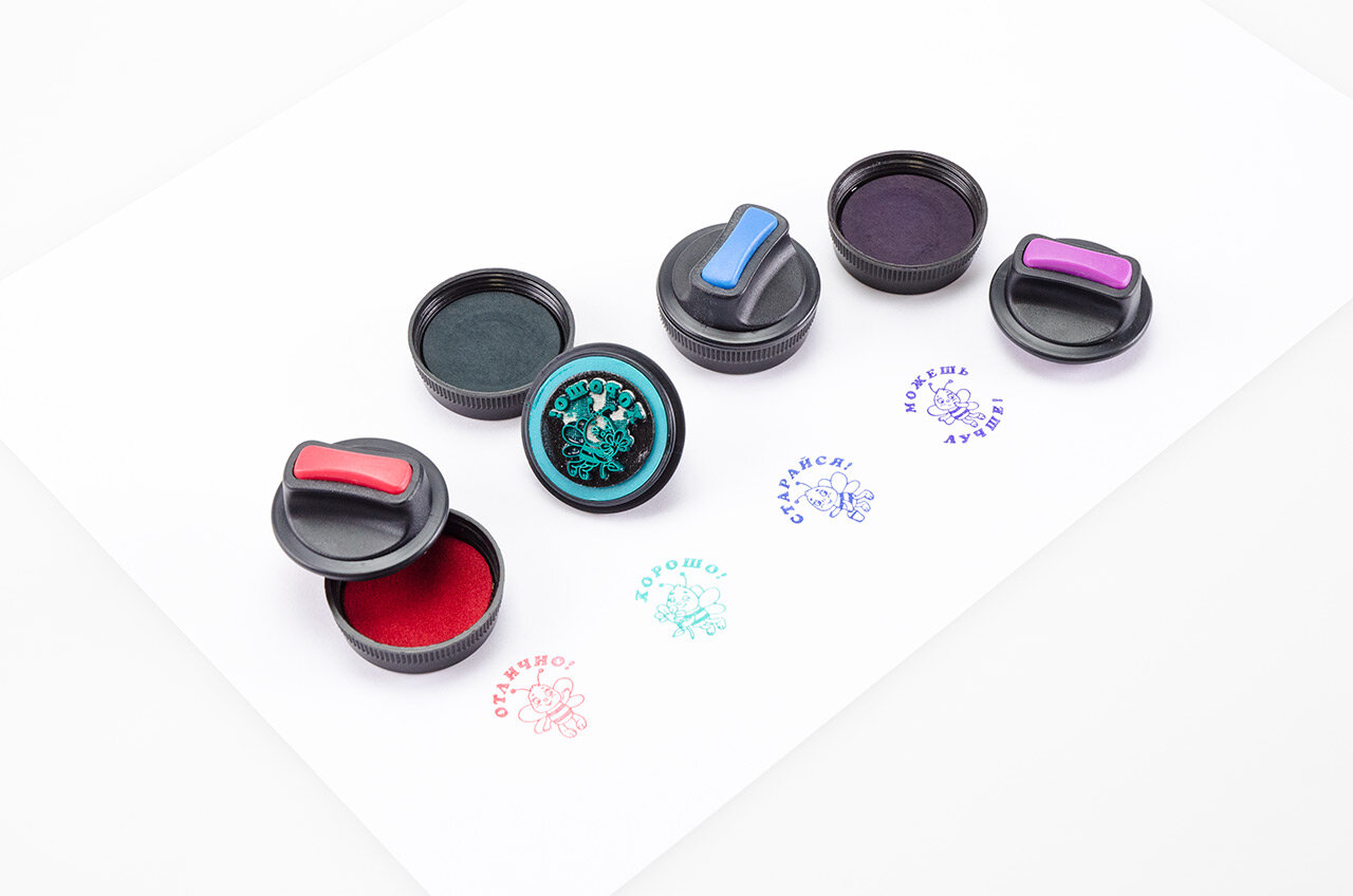 Комплект полуавтоматических печатей для школы «Классики», 4 цветных печати, ручная оснастка с кнопкой, д.24 мм, Тип-33