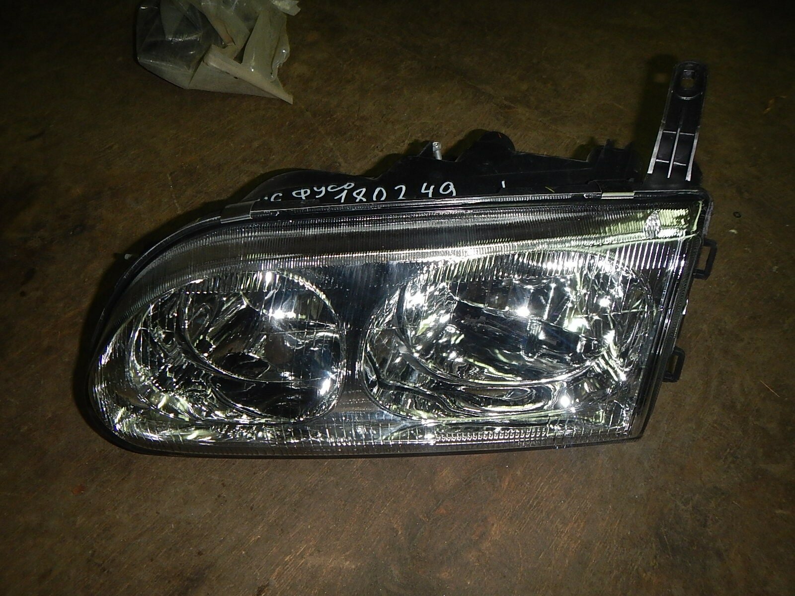 Б/У Фара левая, Mitsubishi (Митсубиси)-FUSO CANTER MITSUBISHI FUSO дубликат хорошая 180249 MITSUBISHI арт. 082141144L