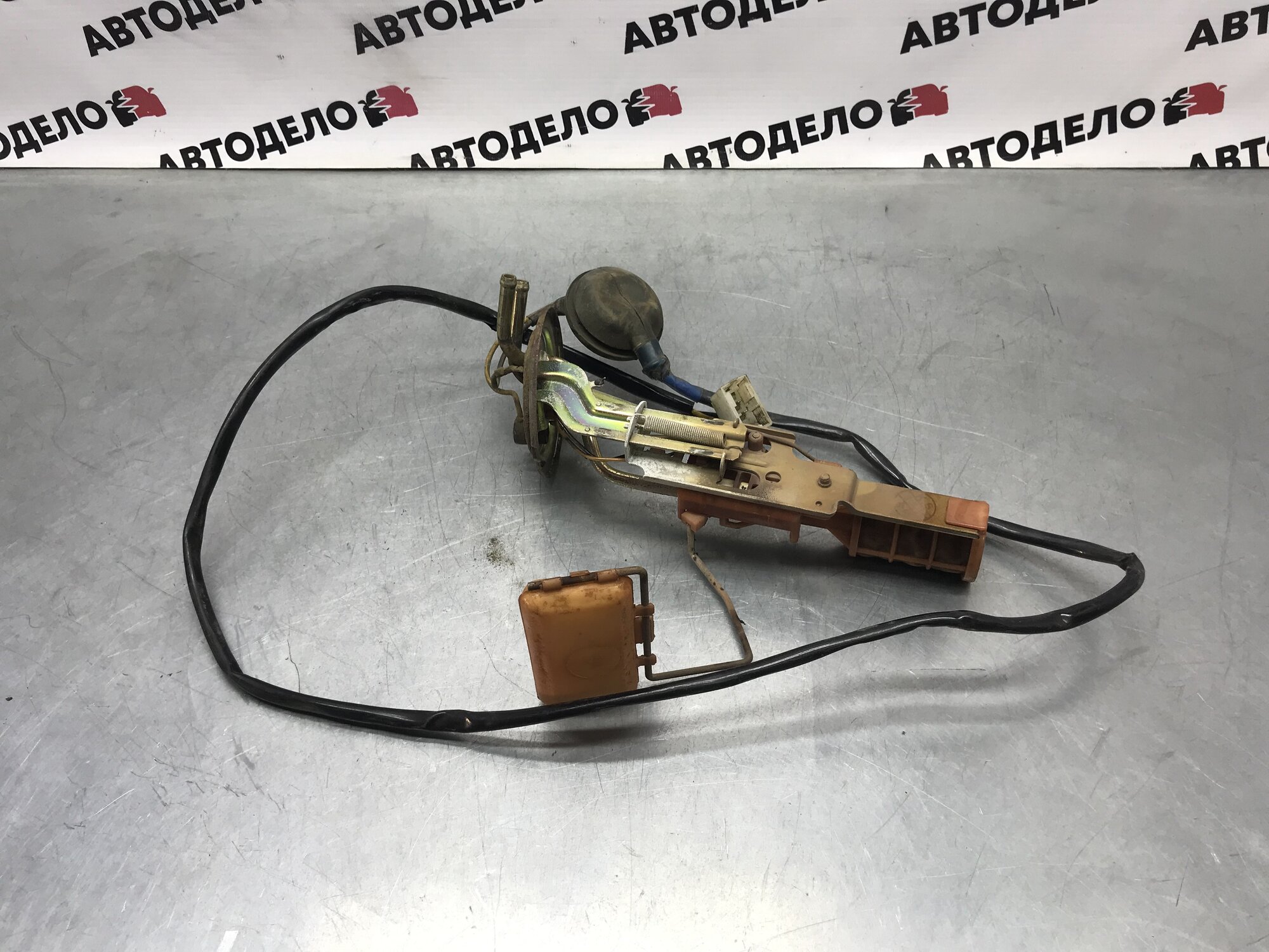 Датчик уровня топлива Nissan Sunny B12 1987 г.в