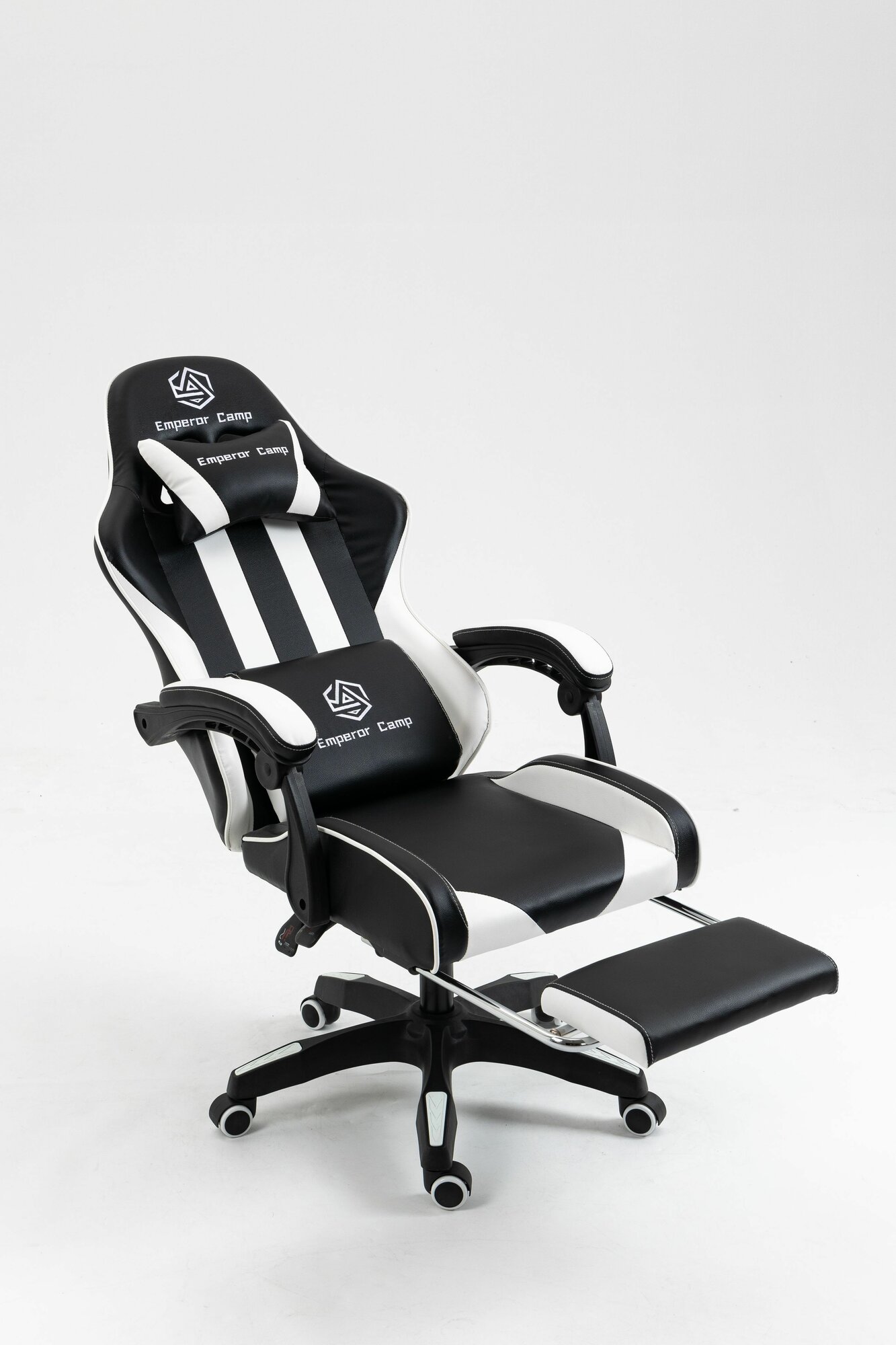 Офисное компьютерное кресло с подножкой. Геймерское кресло кожзам