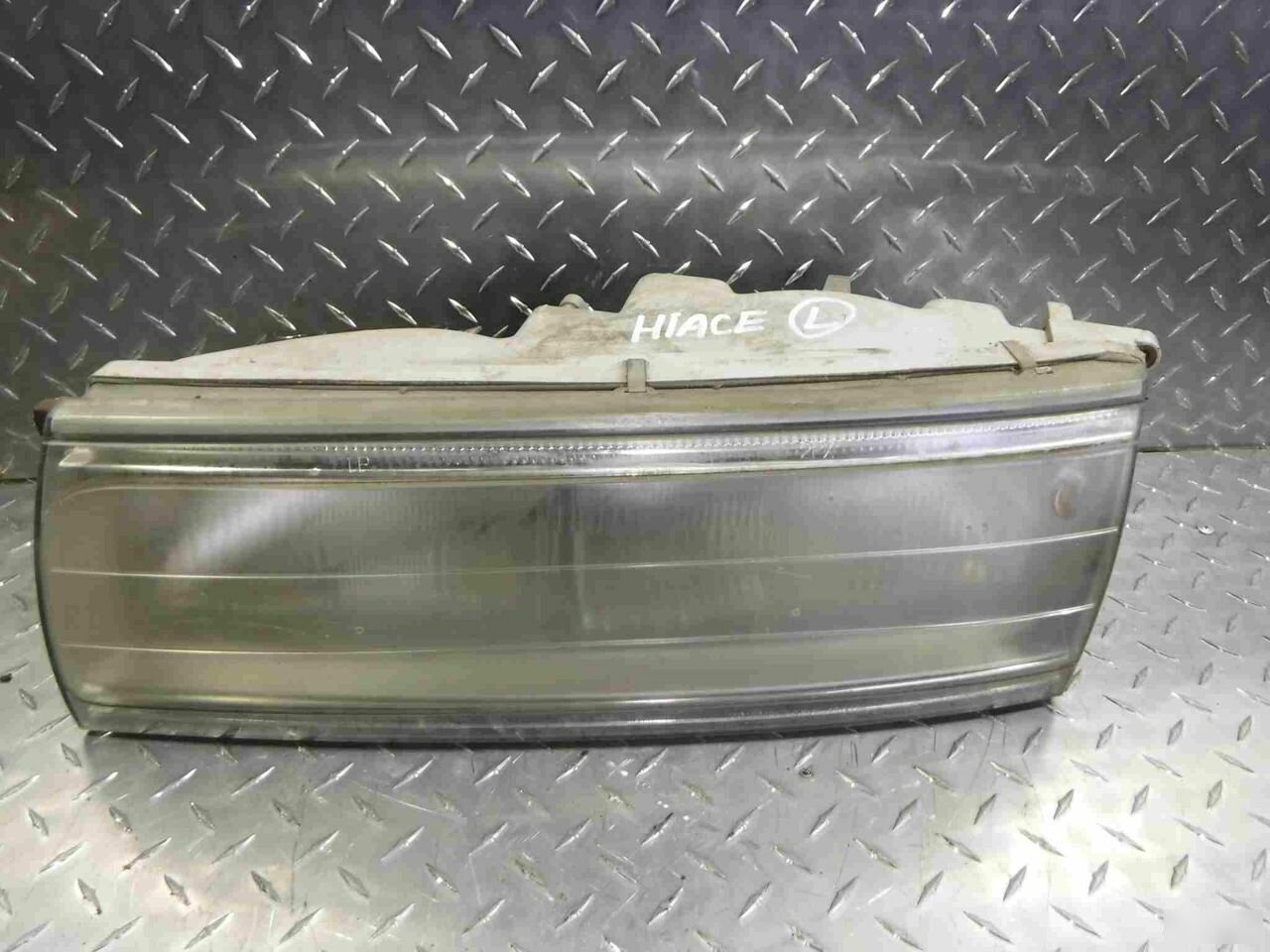 Фара левая Toyota MasterAce I (1982—1991) 8117087017