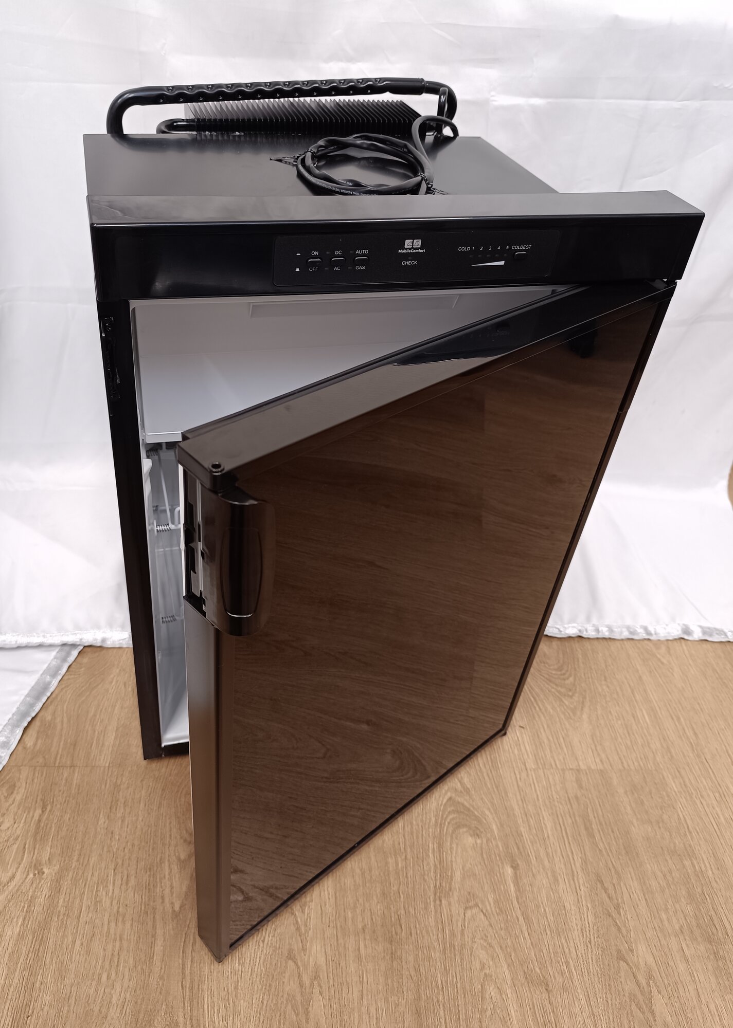 Абсорбционный автохолодильник MobileComfort MC-RM90 (12V, 220V газ)