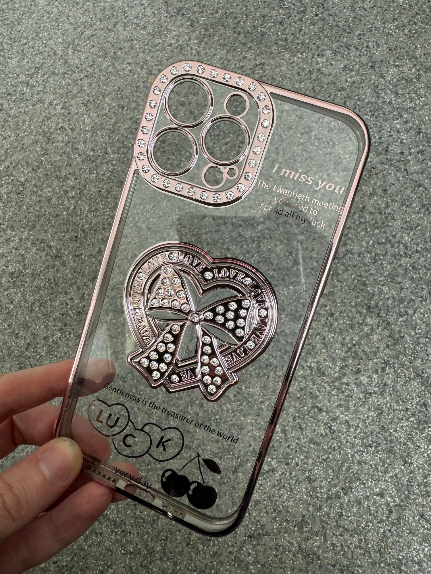 Чехол панель накладка бампер MyPads Hearth на iPhone 14 Pro тонкая силиконовая крышка с защитой задней камеры со стразами и рельефным сердцем розов.