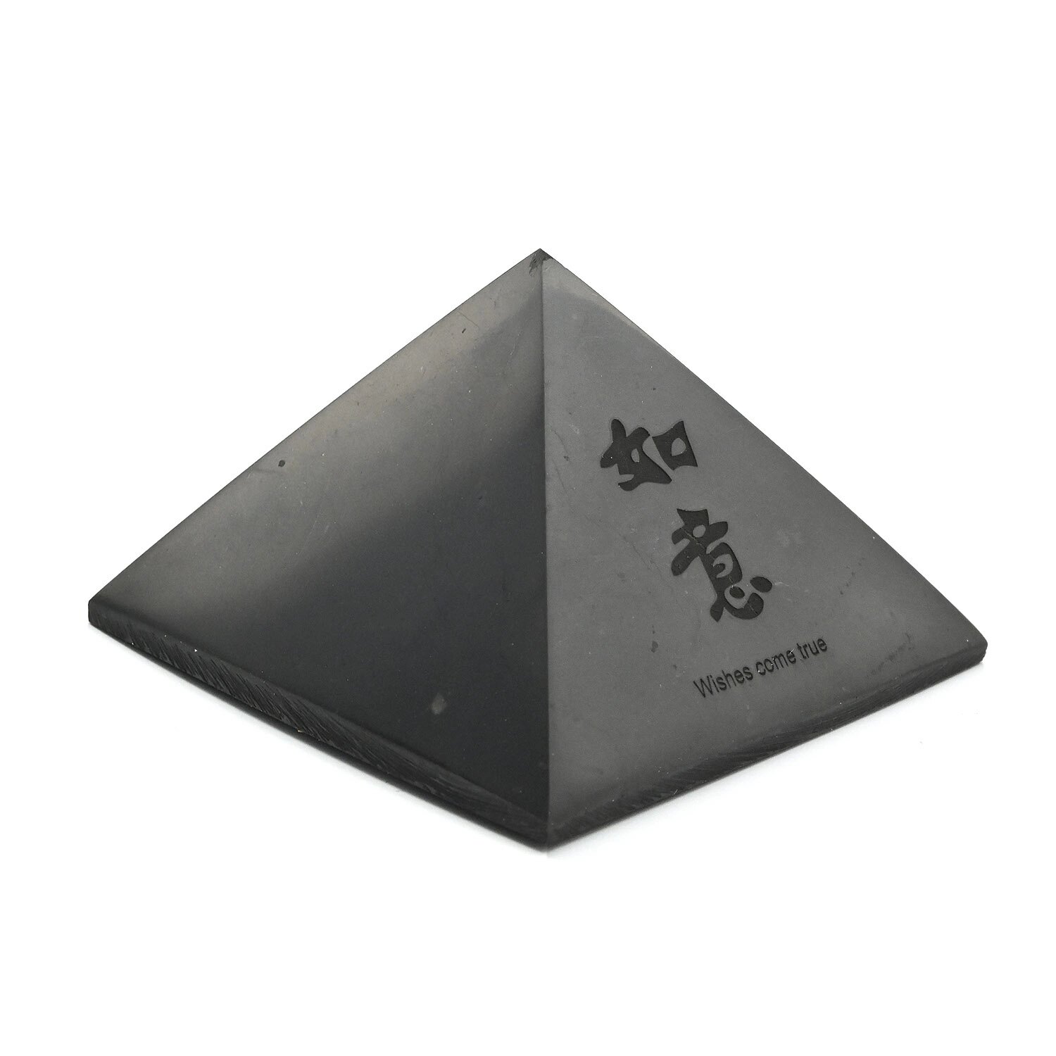 Пирамида с гравировкой иероглифа "Желания сбываются" полированная, размер основания 50-53мм .