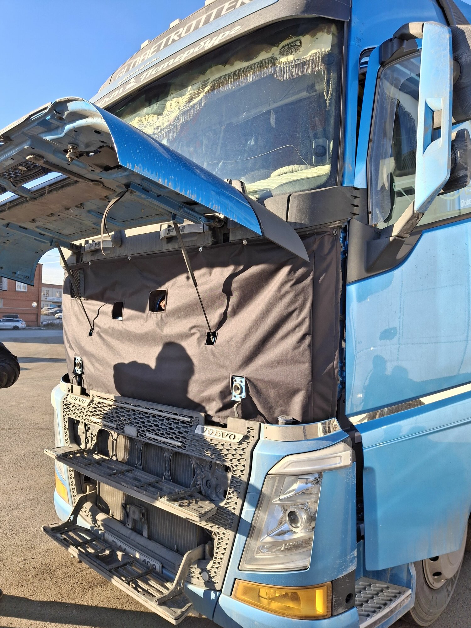 Утеплитель капота Volvo FH4, черный