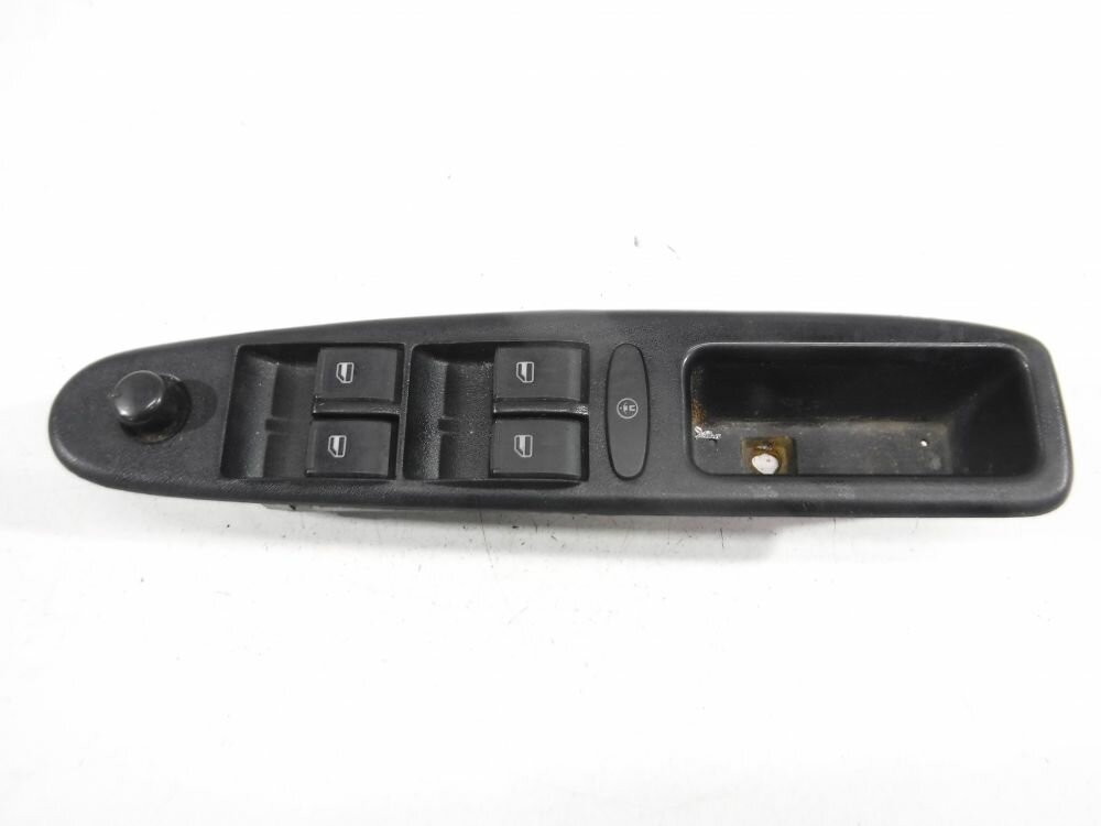 Блок управления стеклоподъемниками Chery Amulet A113746110