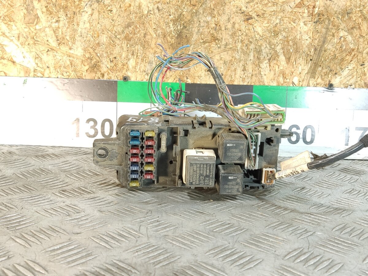 Блок предохранителей моторный MITSUBISHI Space Star 1998-2004 MR318826