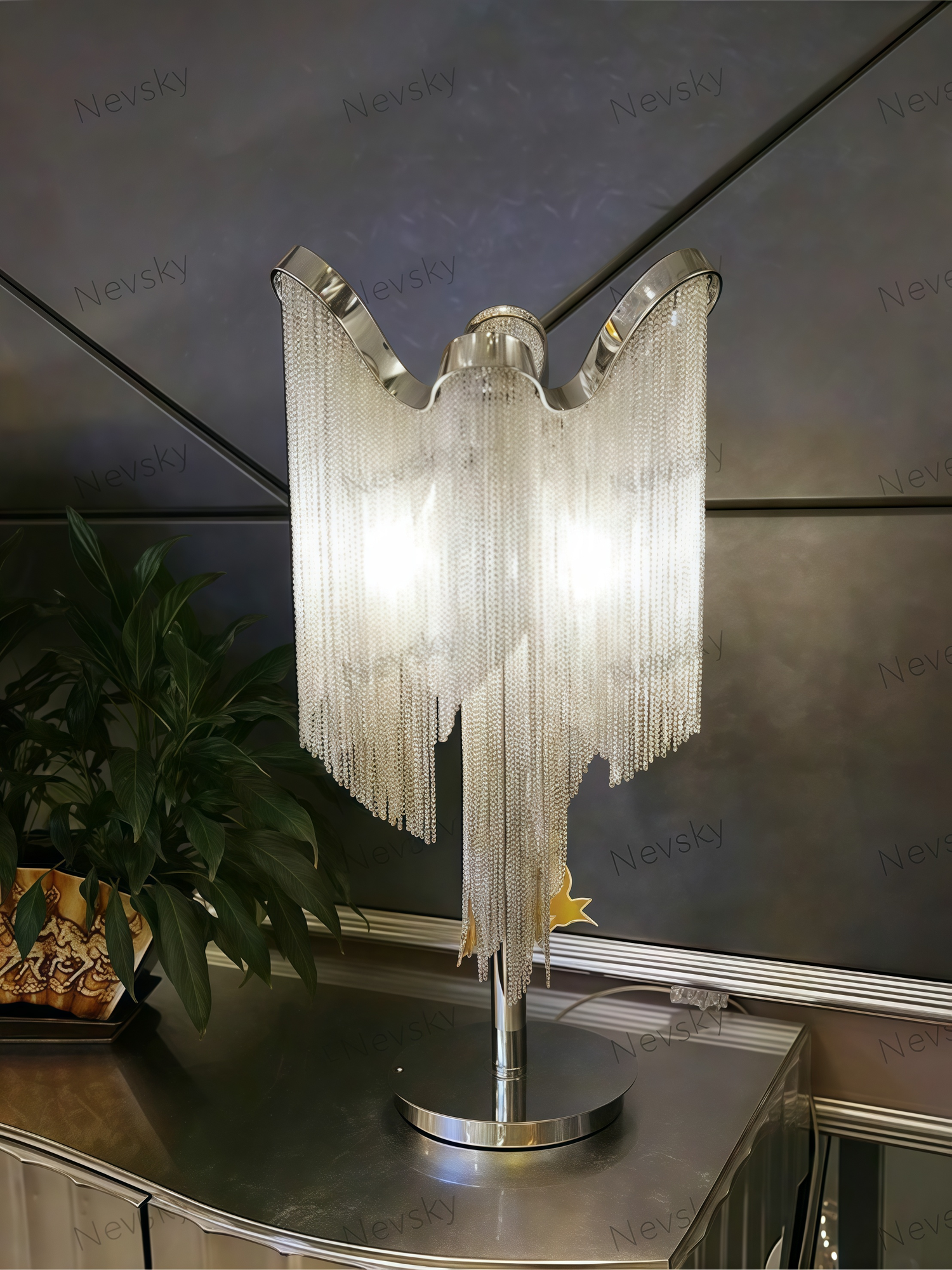 Настольная лампа, с кисточкой, светодиодная, цвет серебристый