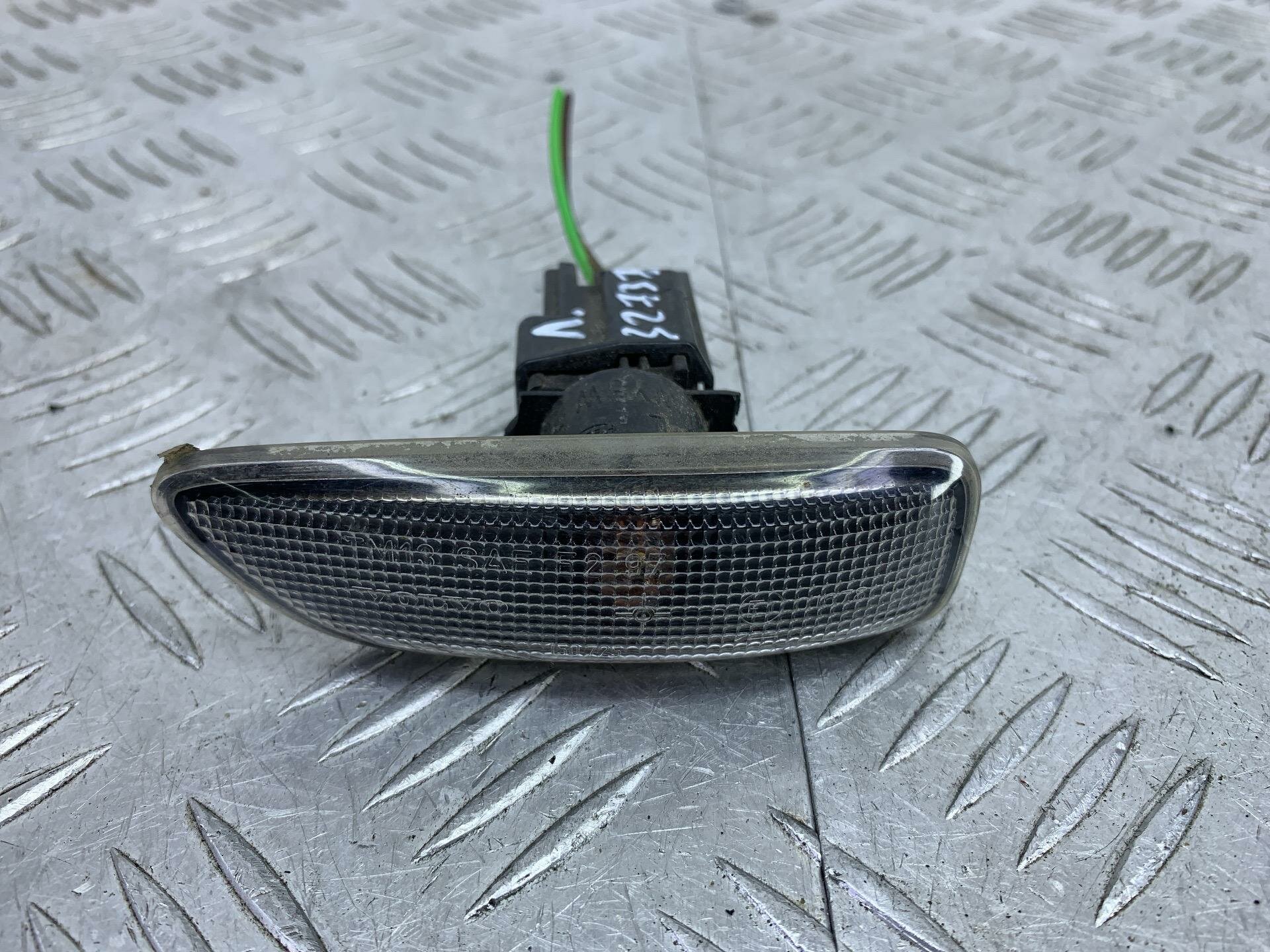 Повторитель поворота на крыле левый Volvo V70 2 2001 9178687