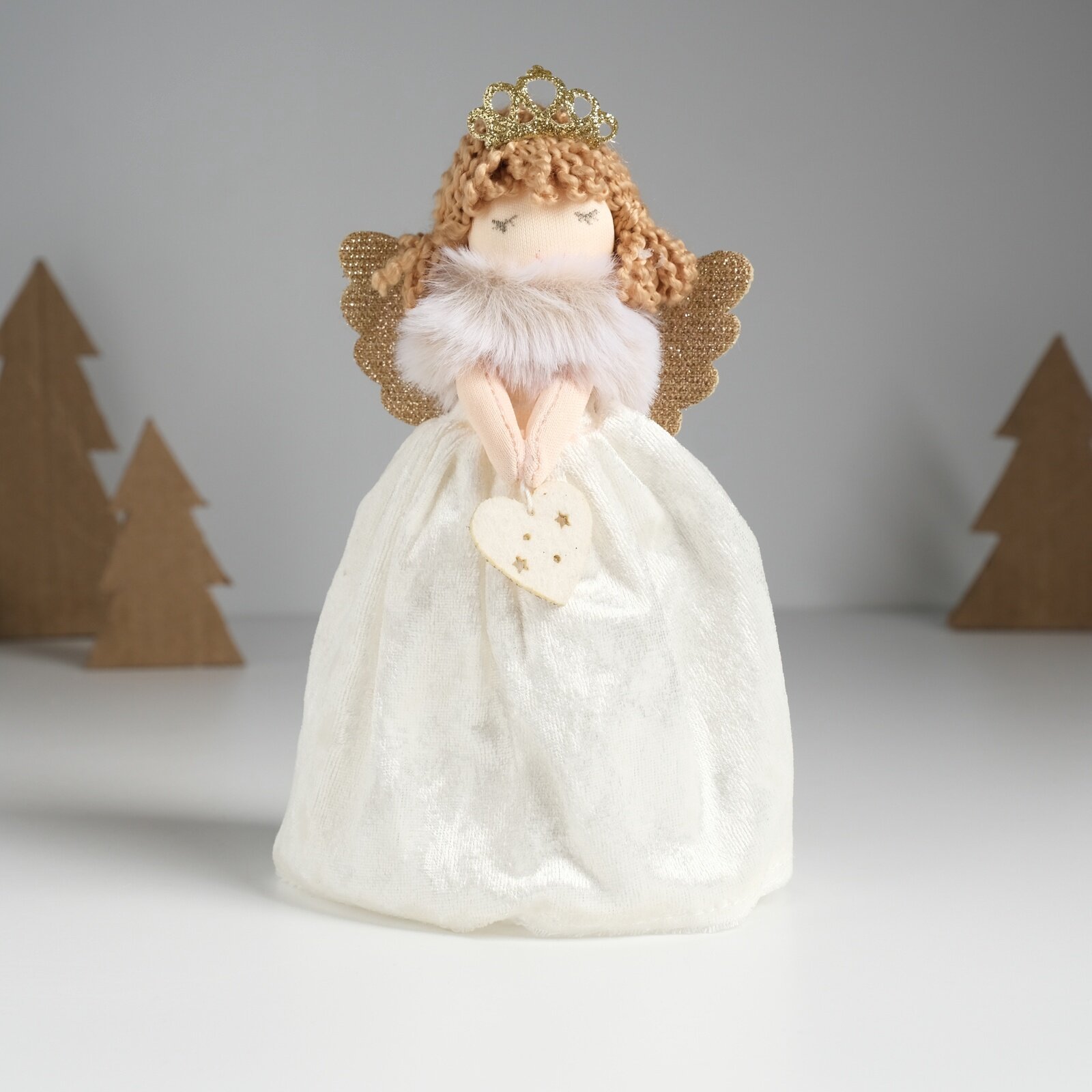 Интерьерная текстильная кукла «Принцесса-ангел в белом бархатном платье с сердечком», 7.5×8×17.5 см