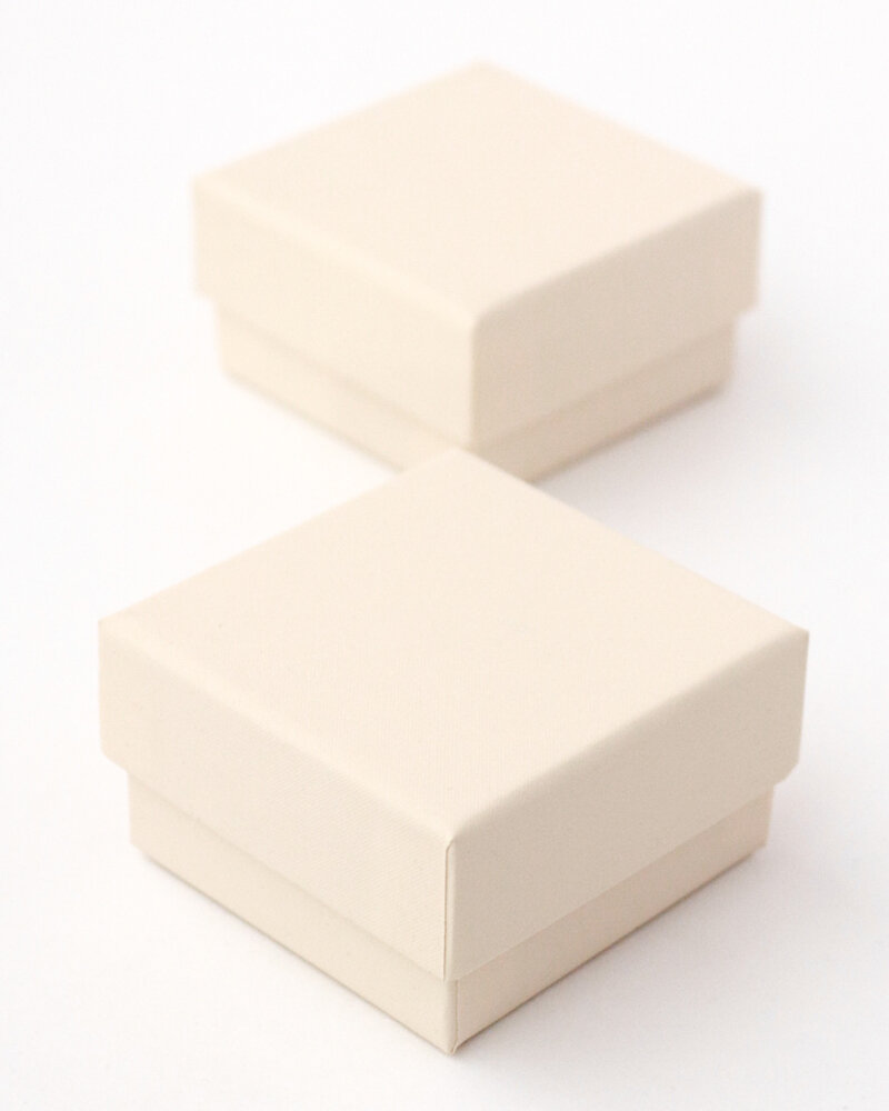 Подарочный картонный футляр "алиса" с покрытием SOFT-TOUCH, универсальный, квадратный