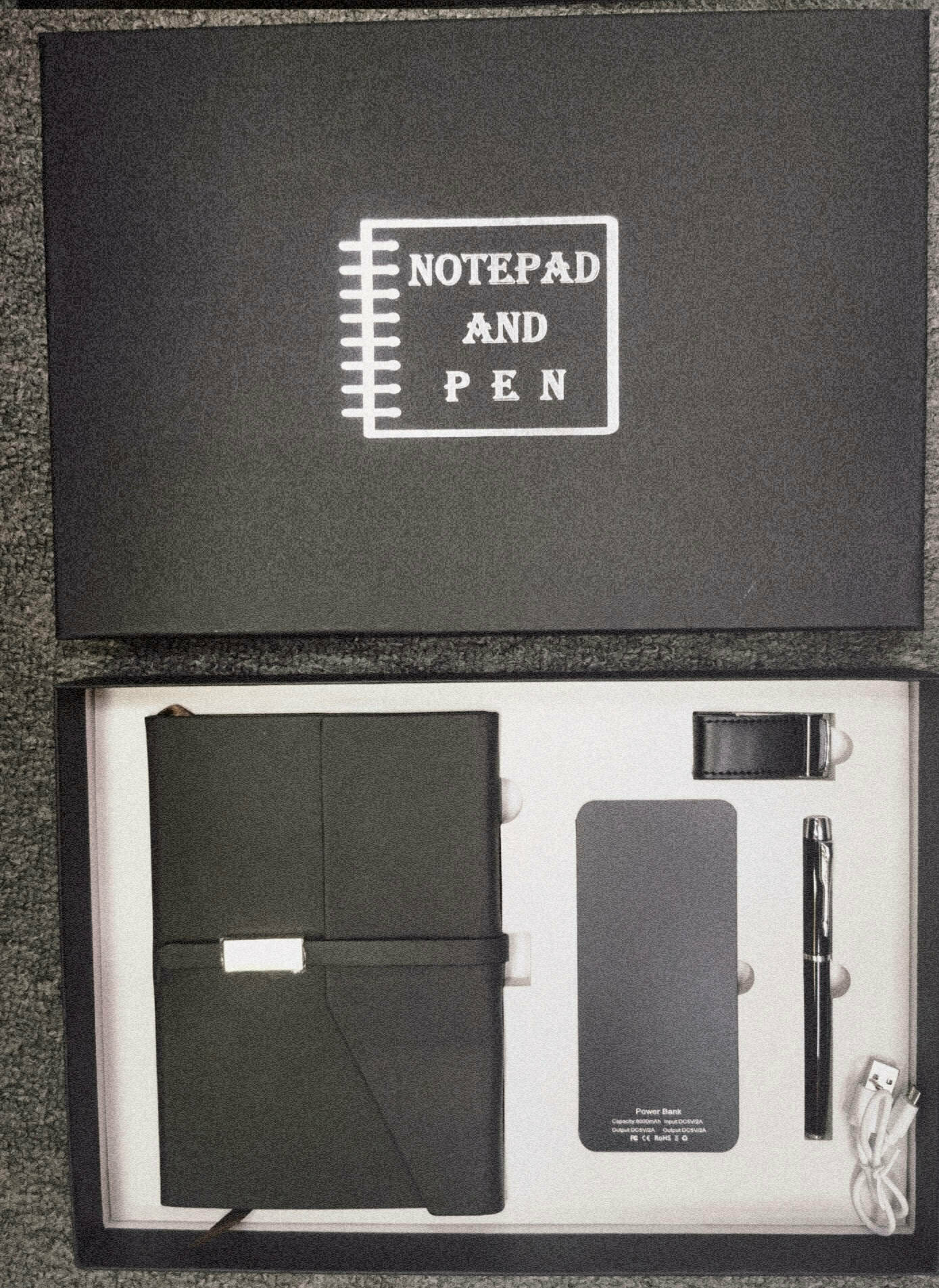 Подарочный набор: ежедневник + Power Bank + флэшка + ручка, черный цвет