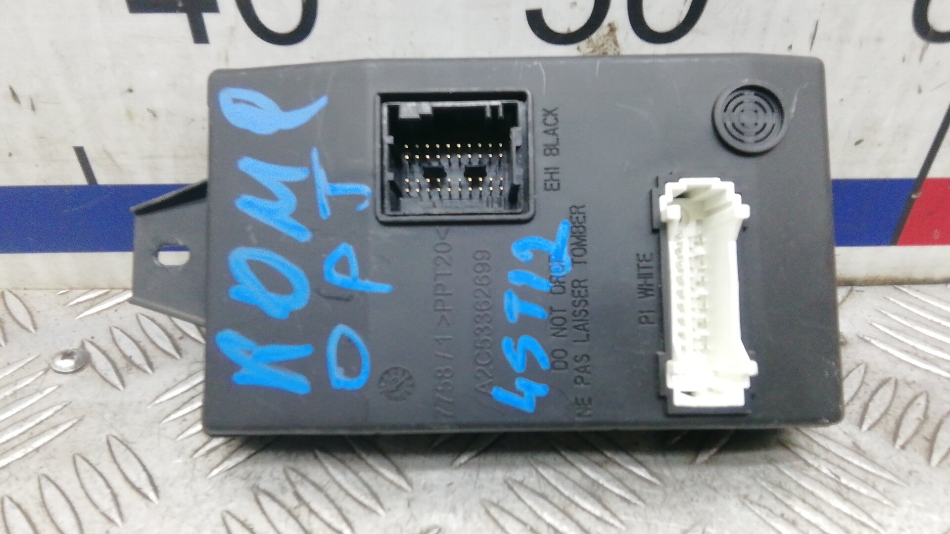 Блок комфорта RENAULT DUSTER 1, Номер 8201068829