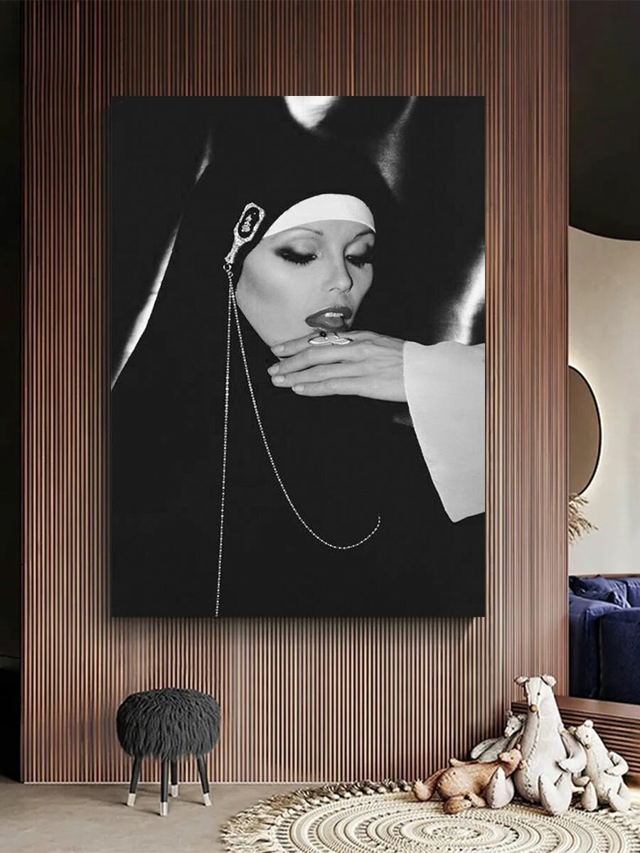 Девушка / монашка, картина чёрно-белая / на стену, 20х30 см.