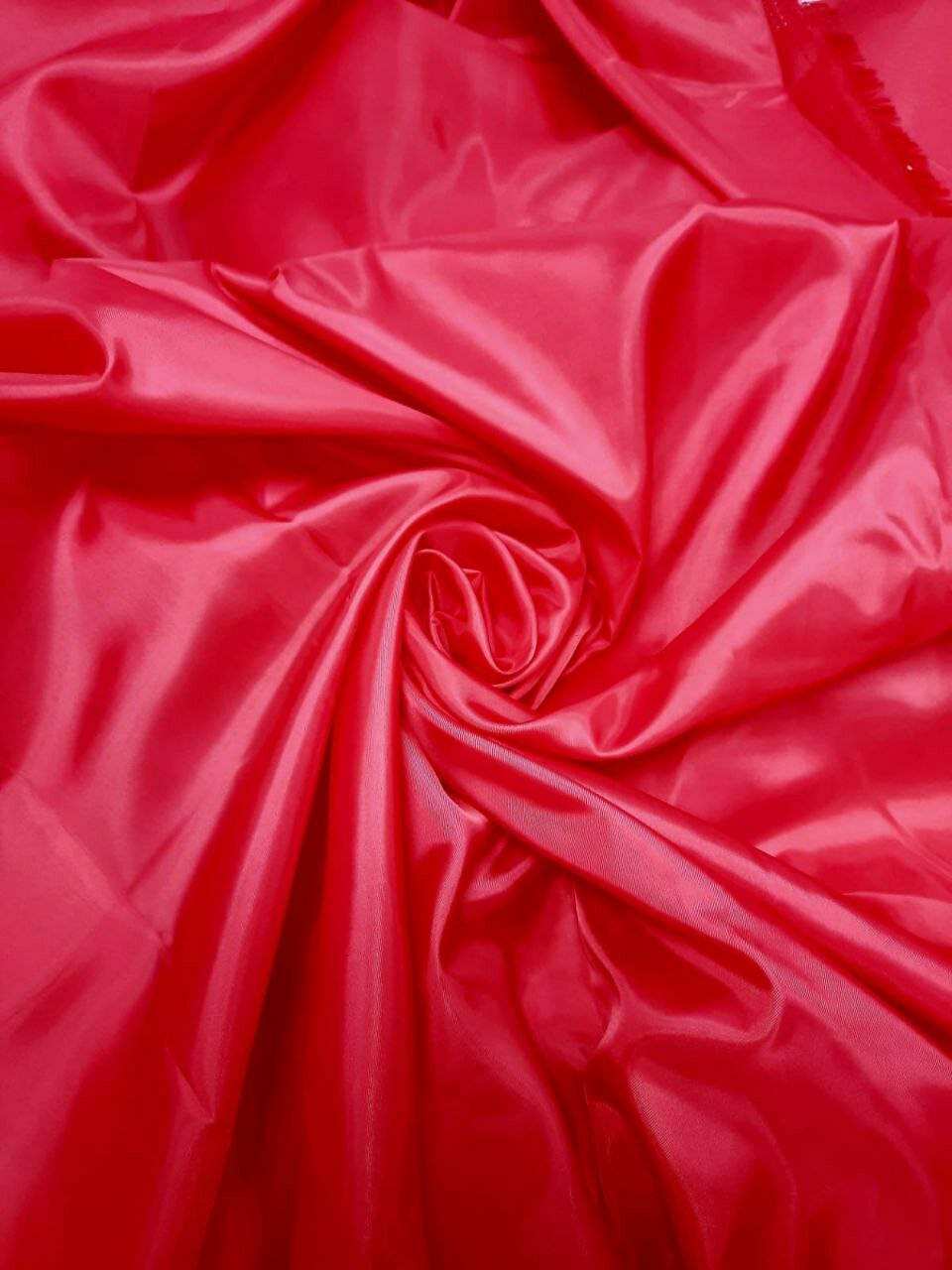 Ткань подкладочная Таффета, красная с малиновым отливом.