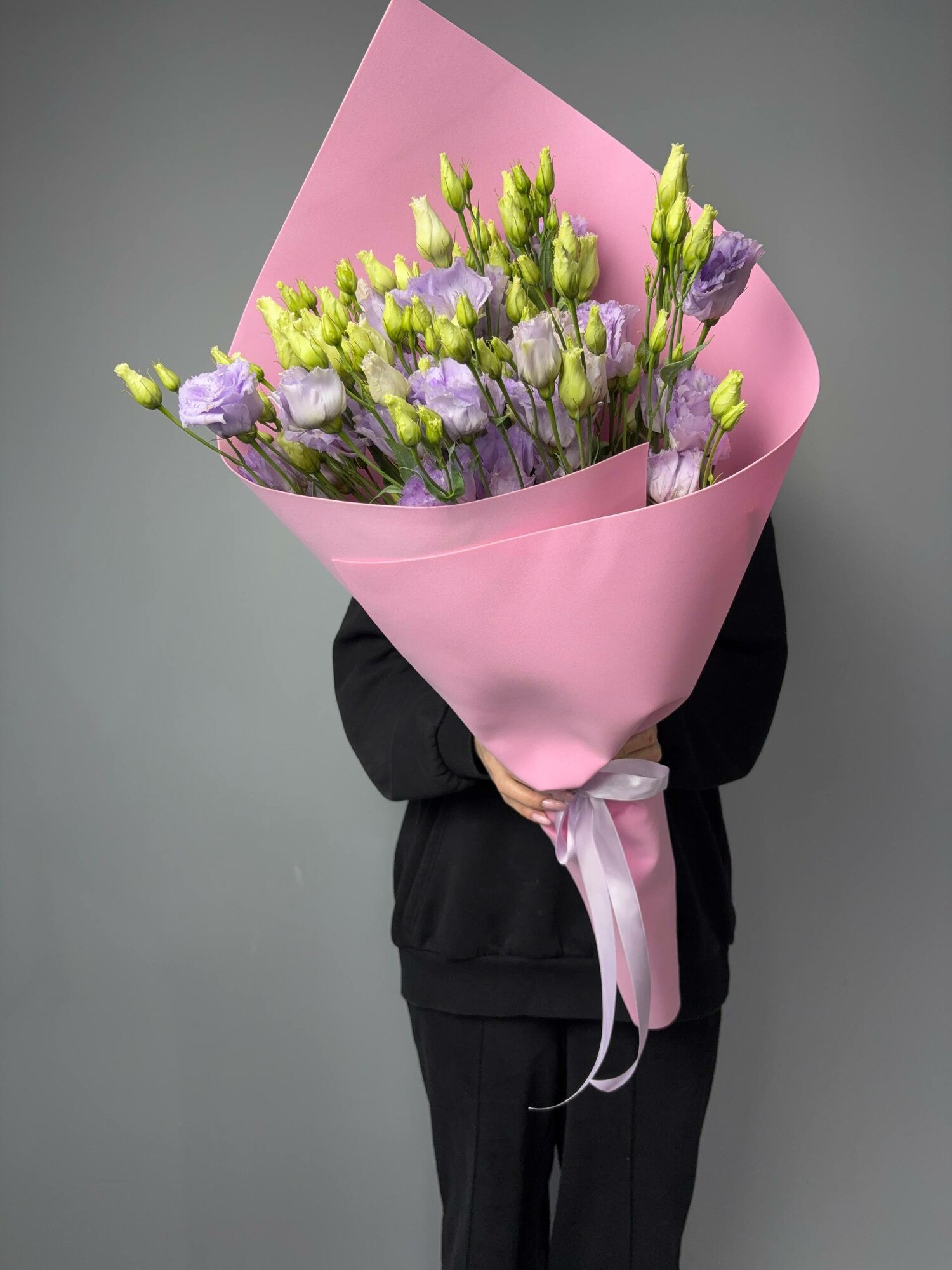 Изысканный контраст: 10 эустом Алиса в бело-фиолетовой гамме – FRESH FLORA купить свежие цветы с доставкой