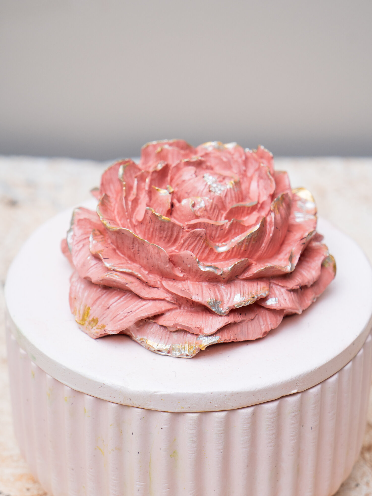 Гипсовая шкатулка с аромасвечой ручной работы в подарочной коробке