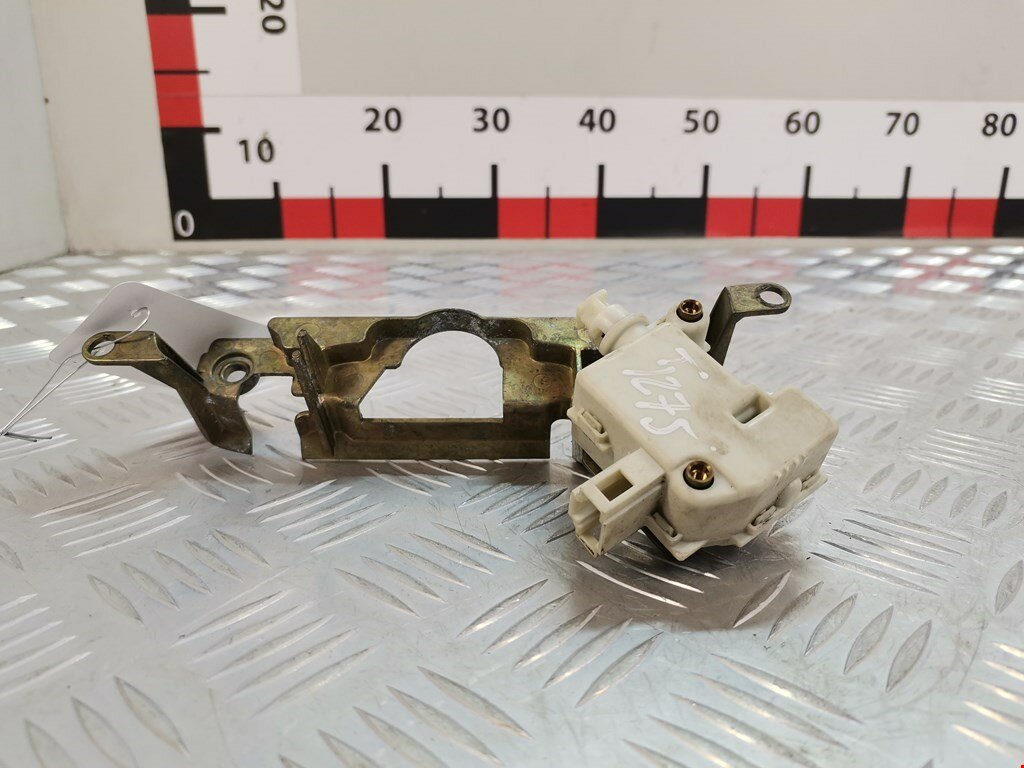 Сервопривод (электропривод моторчик привода) замка крышки багажника Volkswagen Polo 4 7L6959781 арт. 1495542