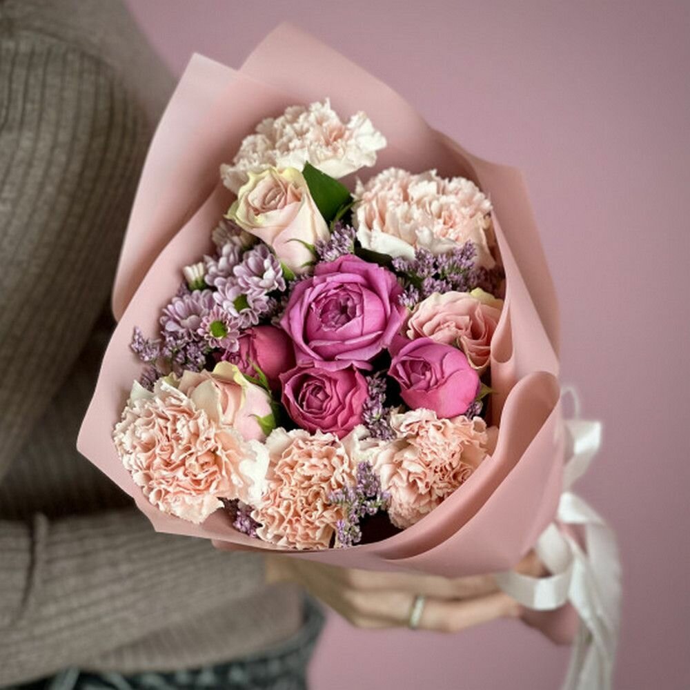 Цветы живые букет из роз, гербер и хризантем в упаковке с лентой "Пинк" Flor2u