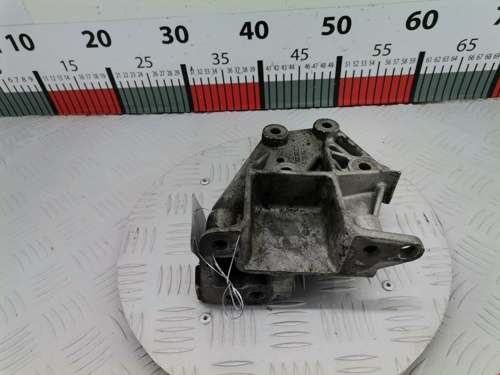 Кронштейн (крепление лапа) двигателя Renault Espace 3 7700817177 арт. 1706459