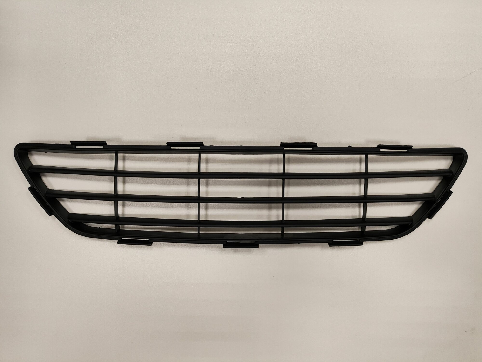 Решетка бампера переднего средняя Geely MK Cross [1.5 16V 5MT хетчбэк] 101800611501