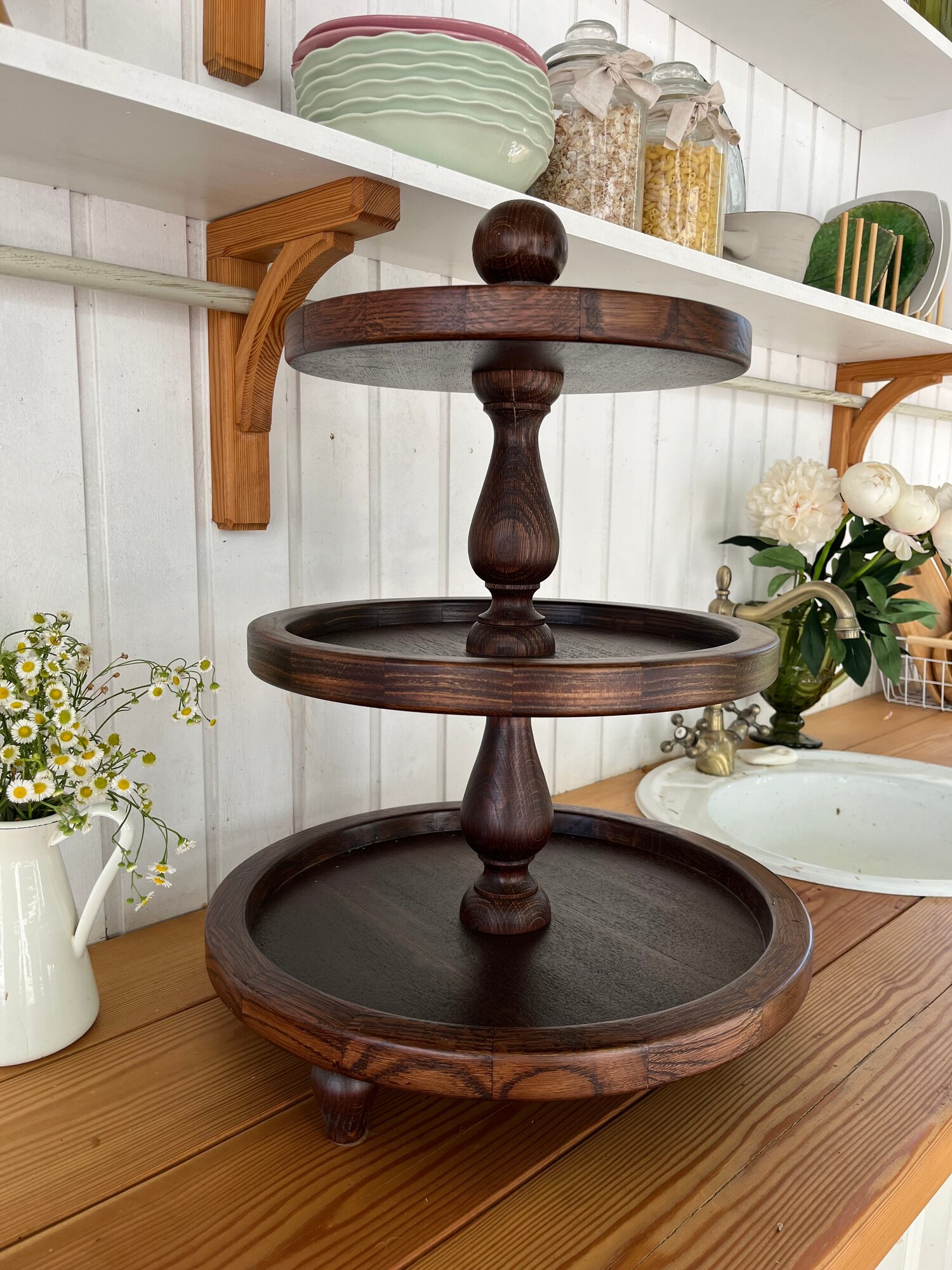 Круглая деревянная этажерка