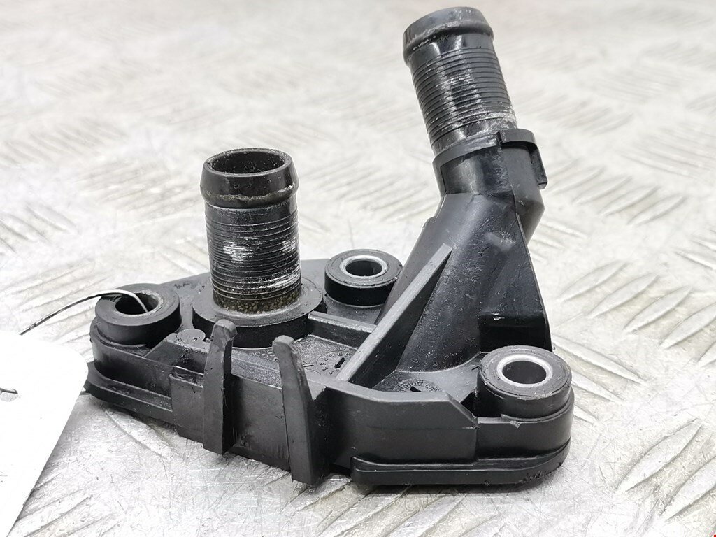 Фланец (штуцер системы охлаждения тройник) Renault Clio 3 1106000QAH арт. 2184233