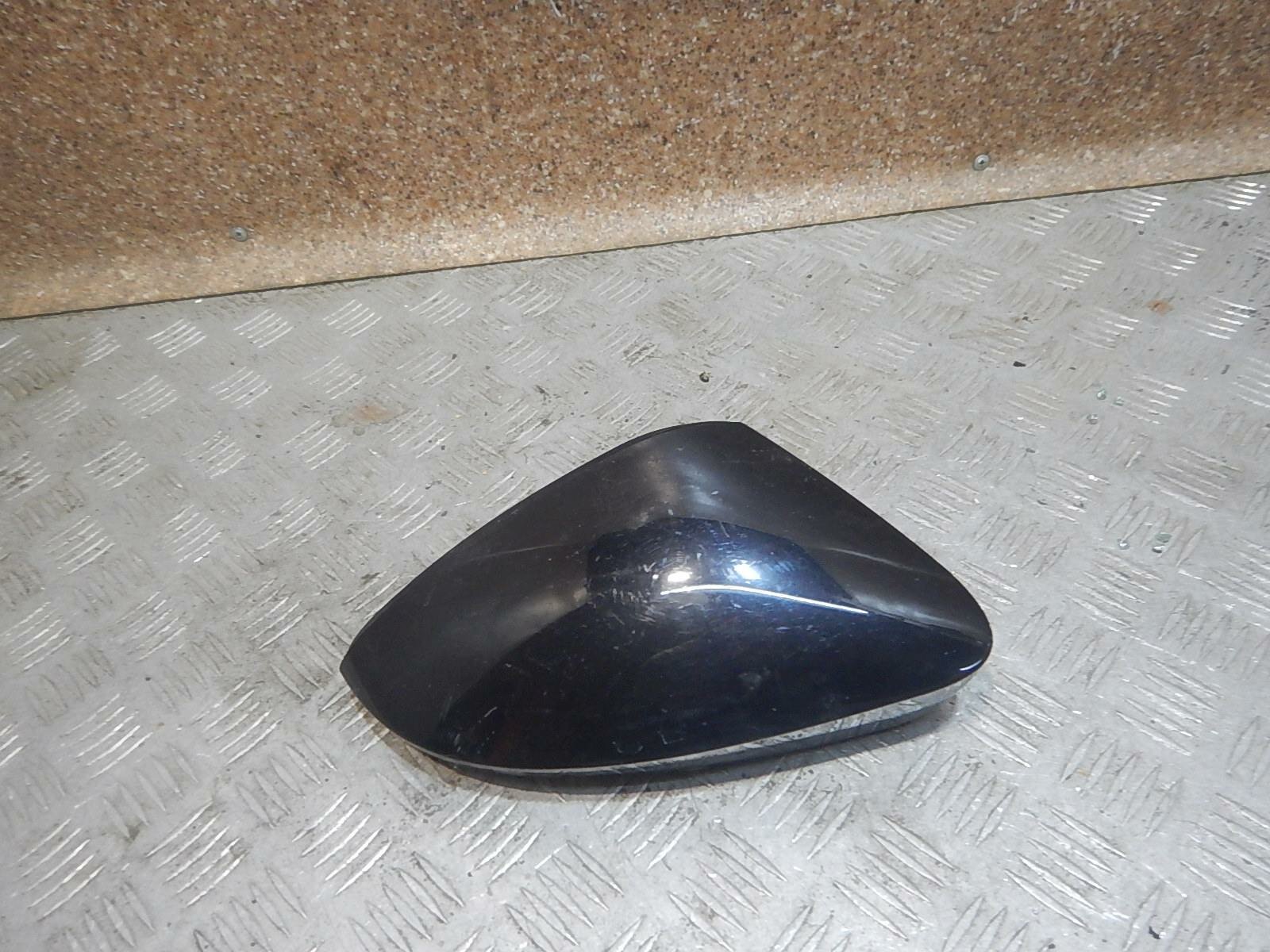 Б/У Крышка зеркала правая, Skoda (Шкода)-OCTAVIA A7 (13-) SKODA OCTAVIA A7 (13-) Царапины, сломано крепление. 479147 VAG...