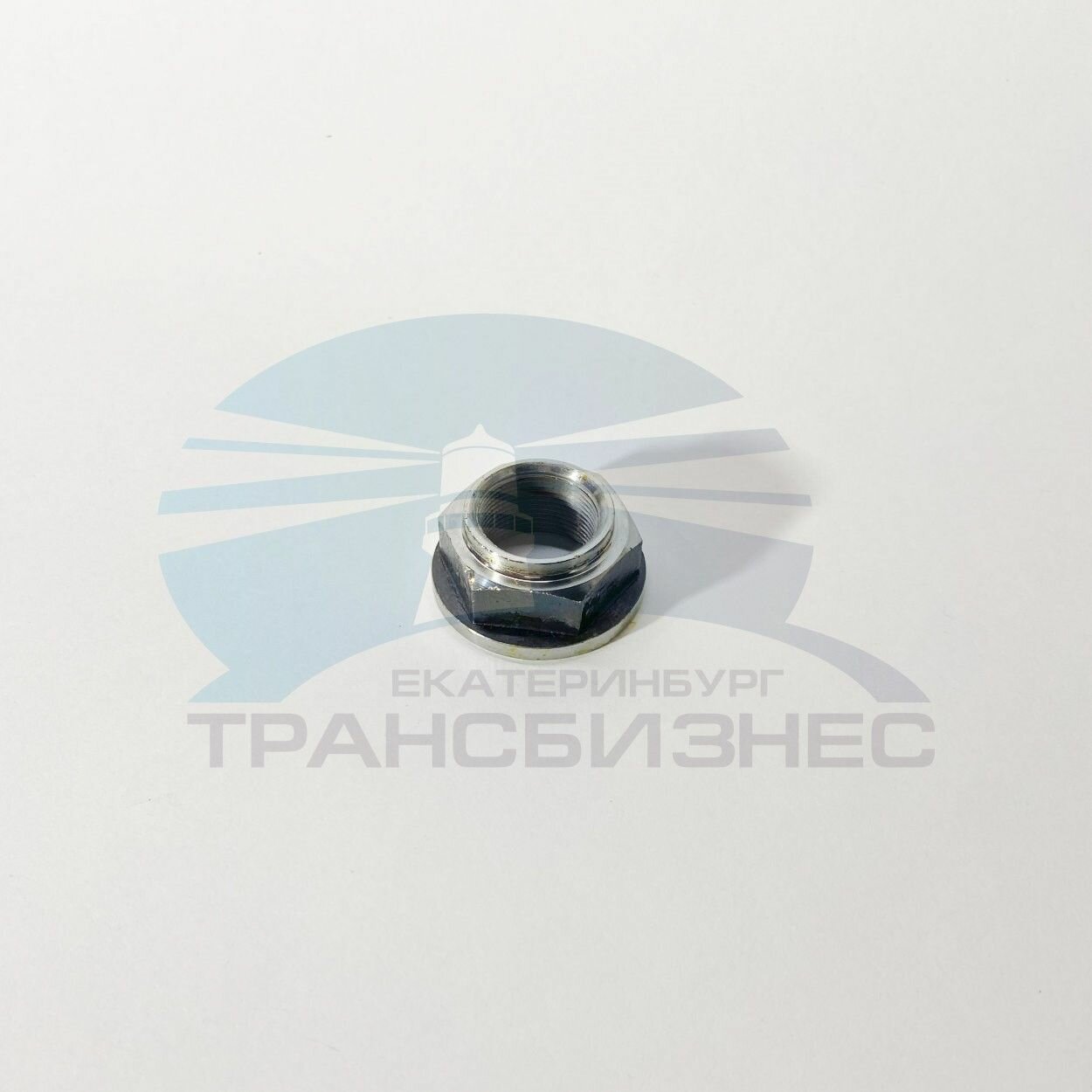 Гайка фланца переднего карданного вала (вторичного вала КПП) тата 613 Е2 Е3 (0424110072J)