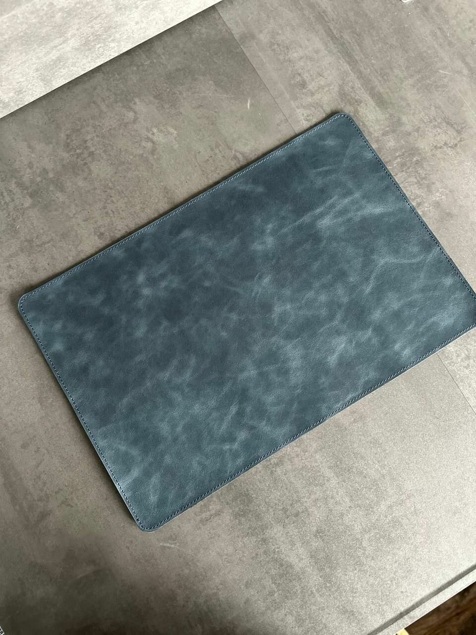 Бювар, коврик для стола из натуральной кожи и войлока. Цвет синий 30х45см