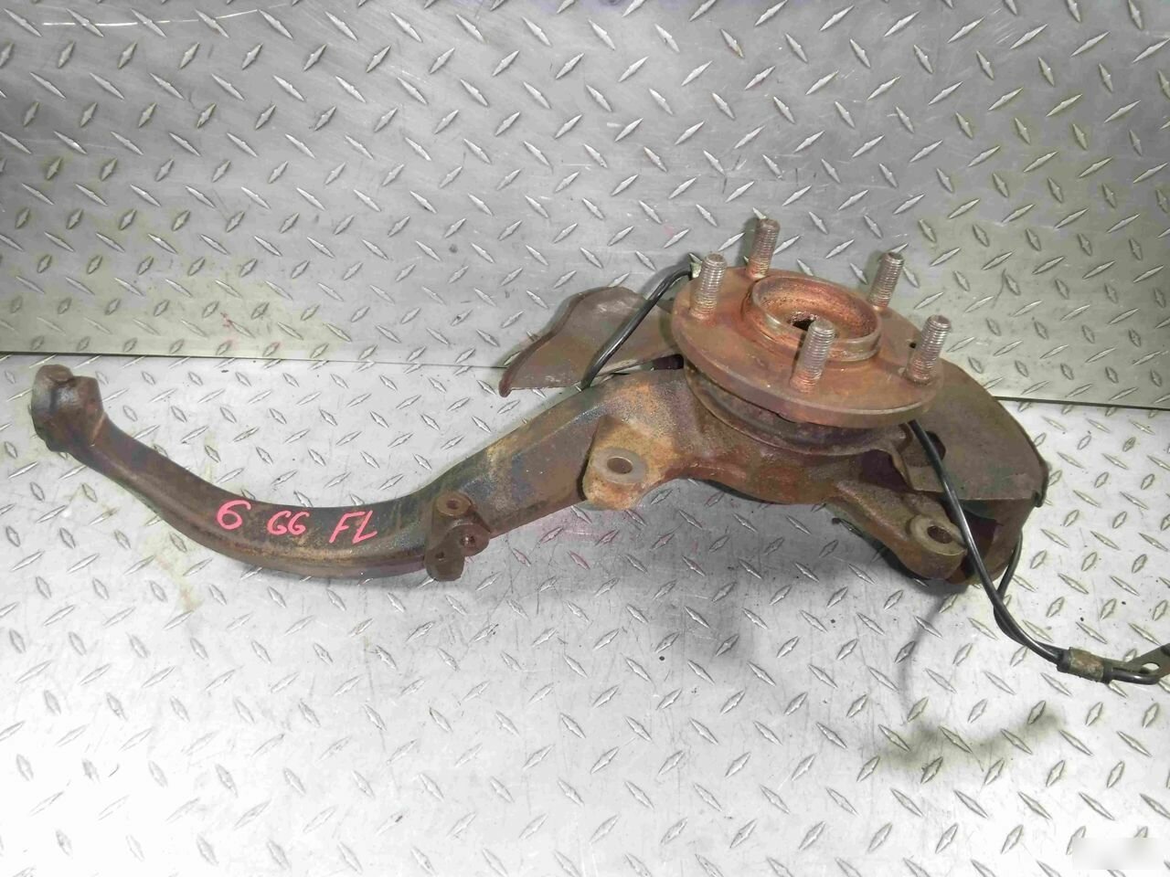 Кулак поворотный передний левый Mazda 6 GG (2002—2005) GJ6A33030