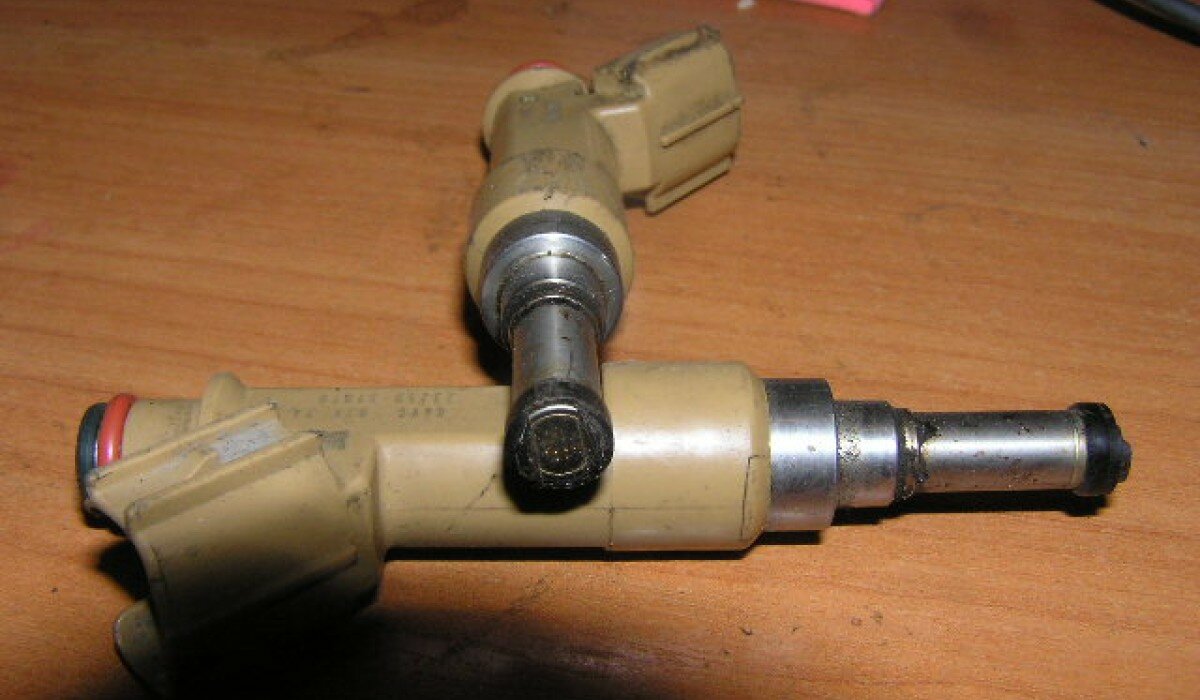 Форсунка инжекторная электрическая Corolla E15 Toyota 2325037010