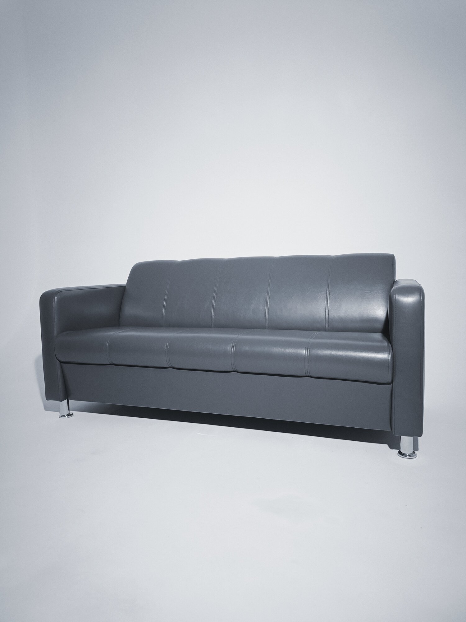 Диван офисный Сенатор 1700, механизм Нераскладной, 170х80х82 см, серый глянцевый, с отделочной строчкой