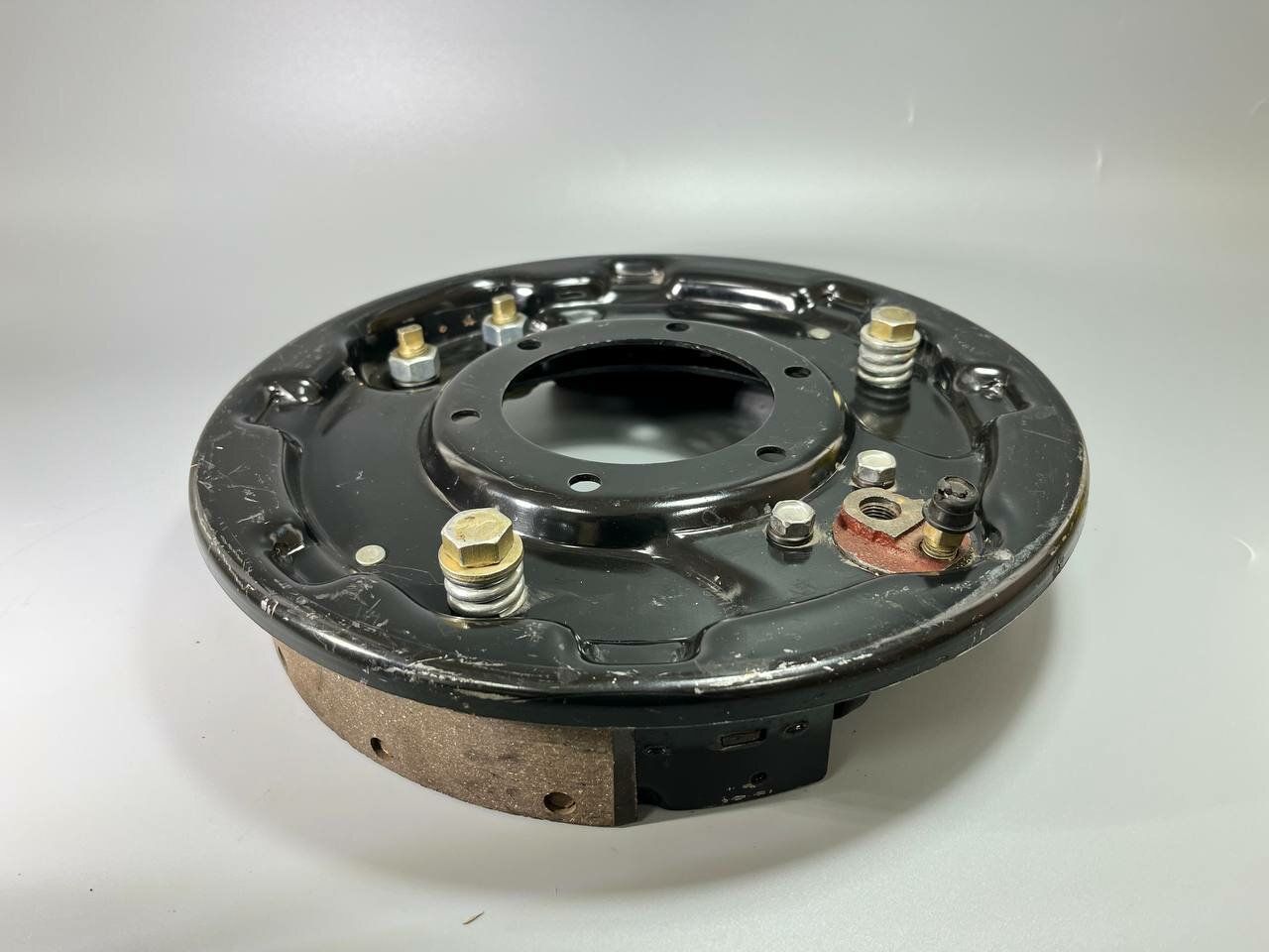 Тормоз задний правый (АДС)