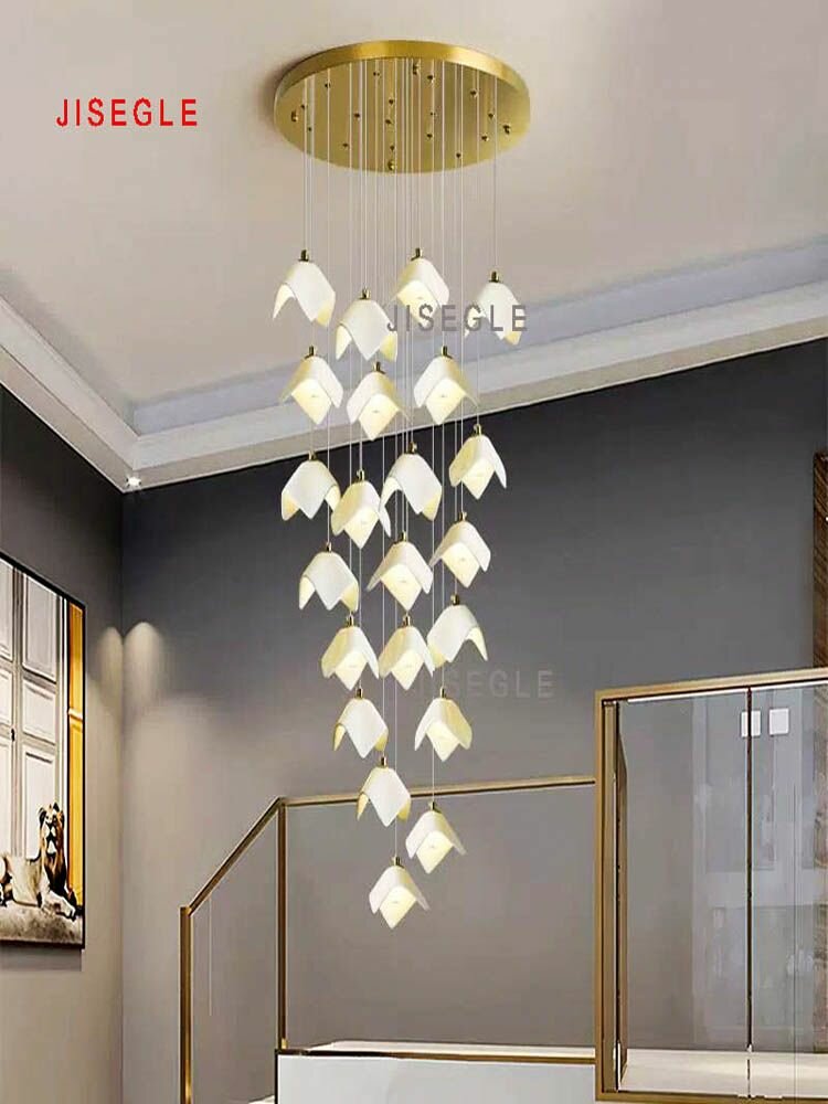 Потолочная люстра для двухуровневой лестницы