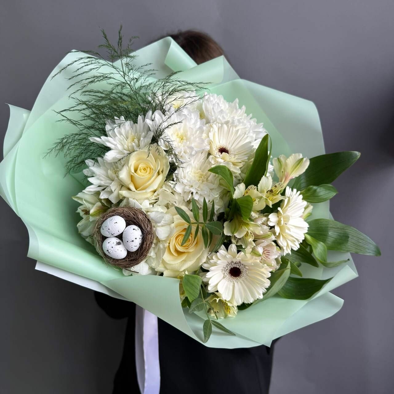 Букет цветов из гербера, хризантем и роз, живые цветы